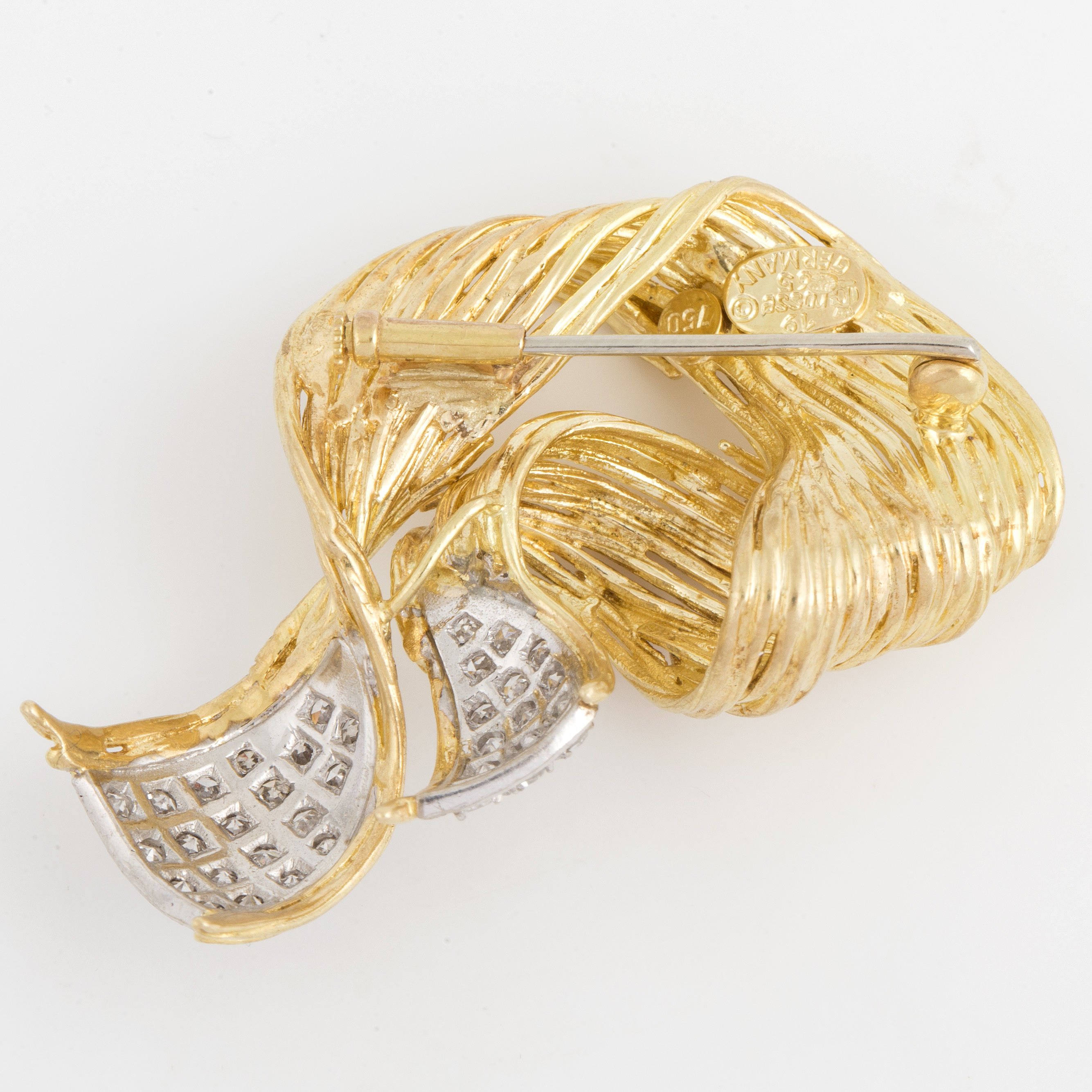 An 18K gold brooch set with eight-cut diamonds. - Bukowskis