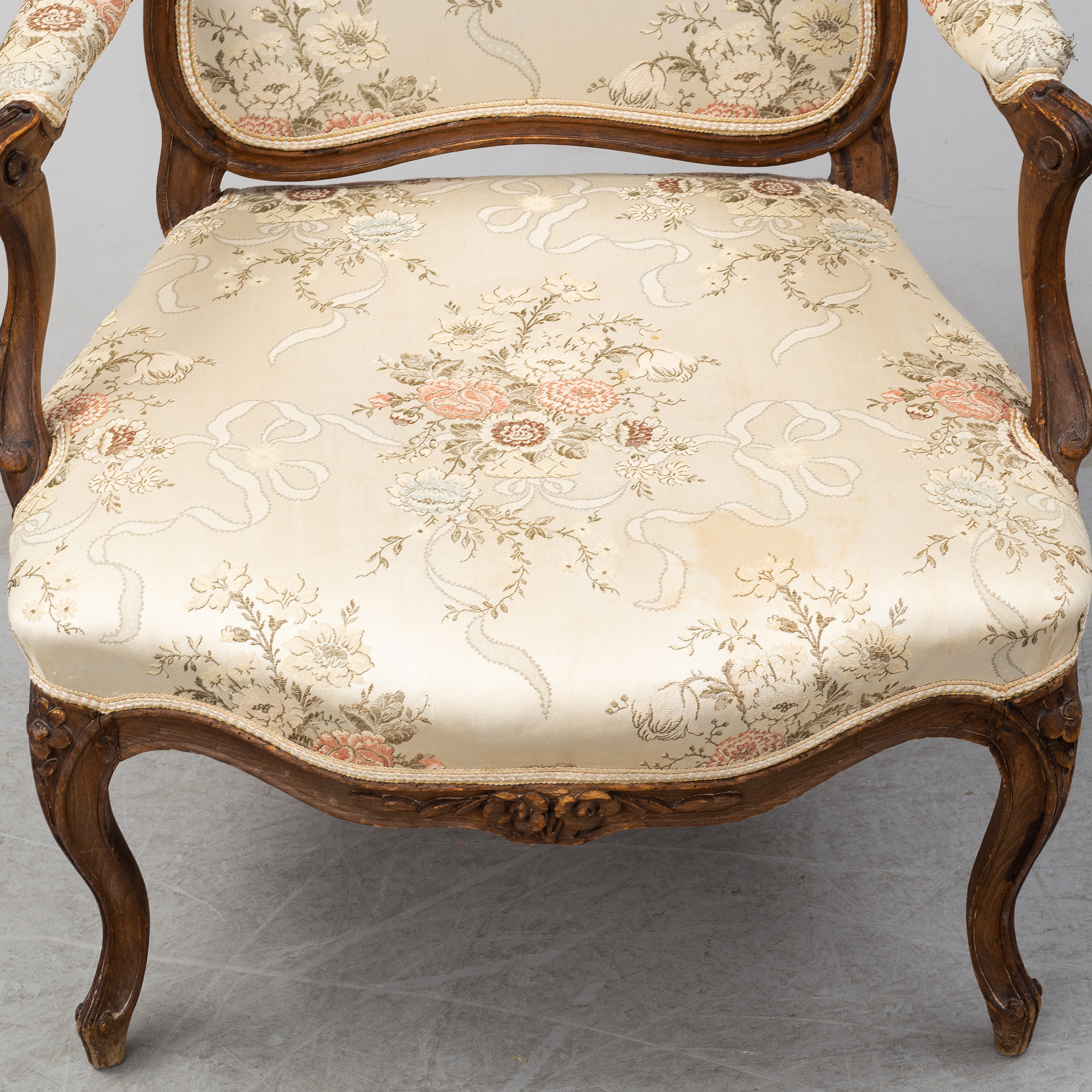 A mid 18th century Rococo arm chair. - Bukowskis