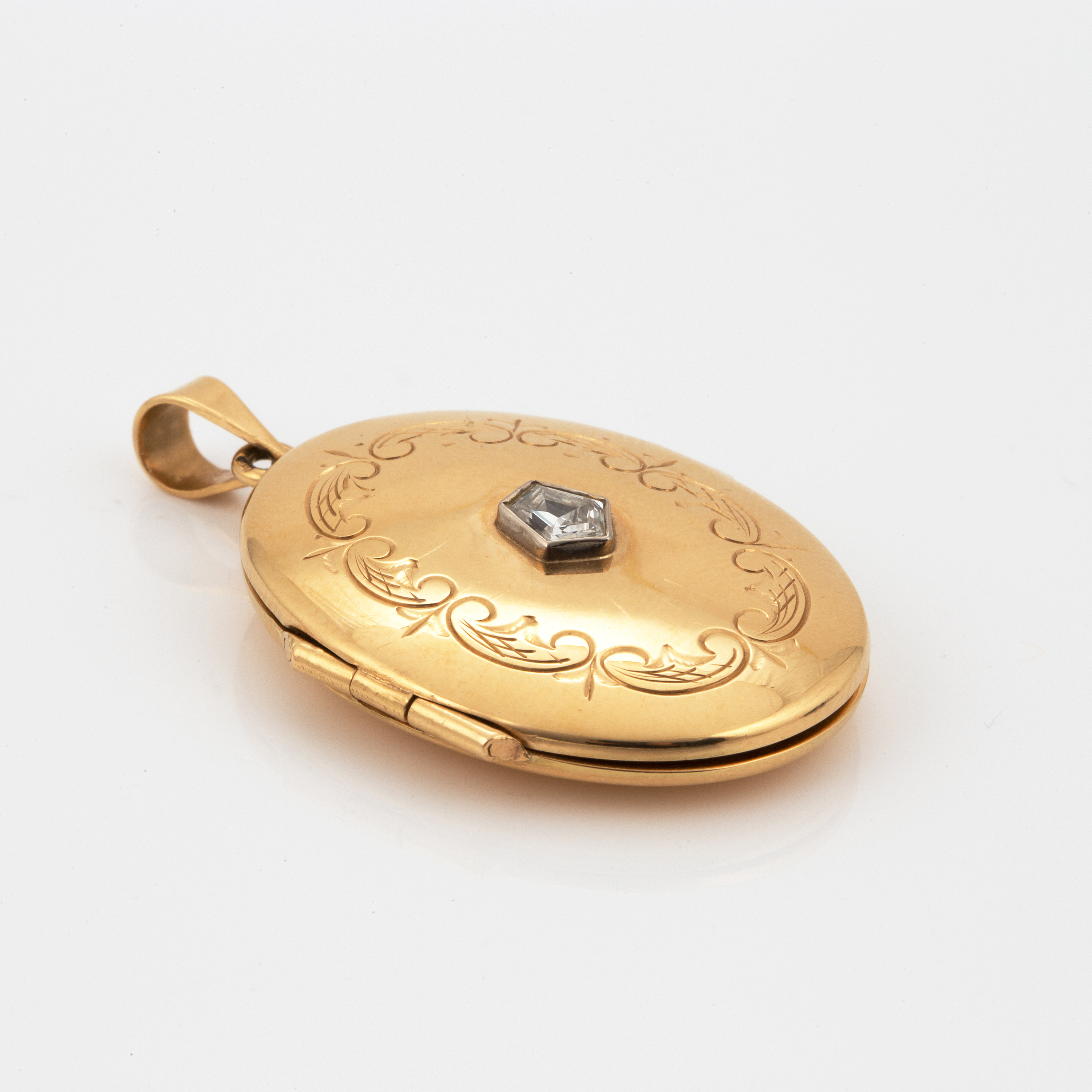 MEDALJONG, 18K guld och diamant. - Bukowskis