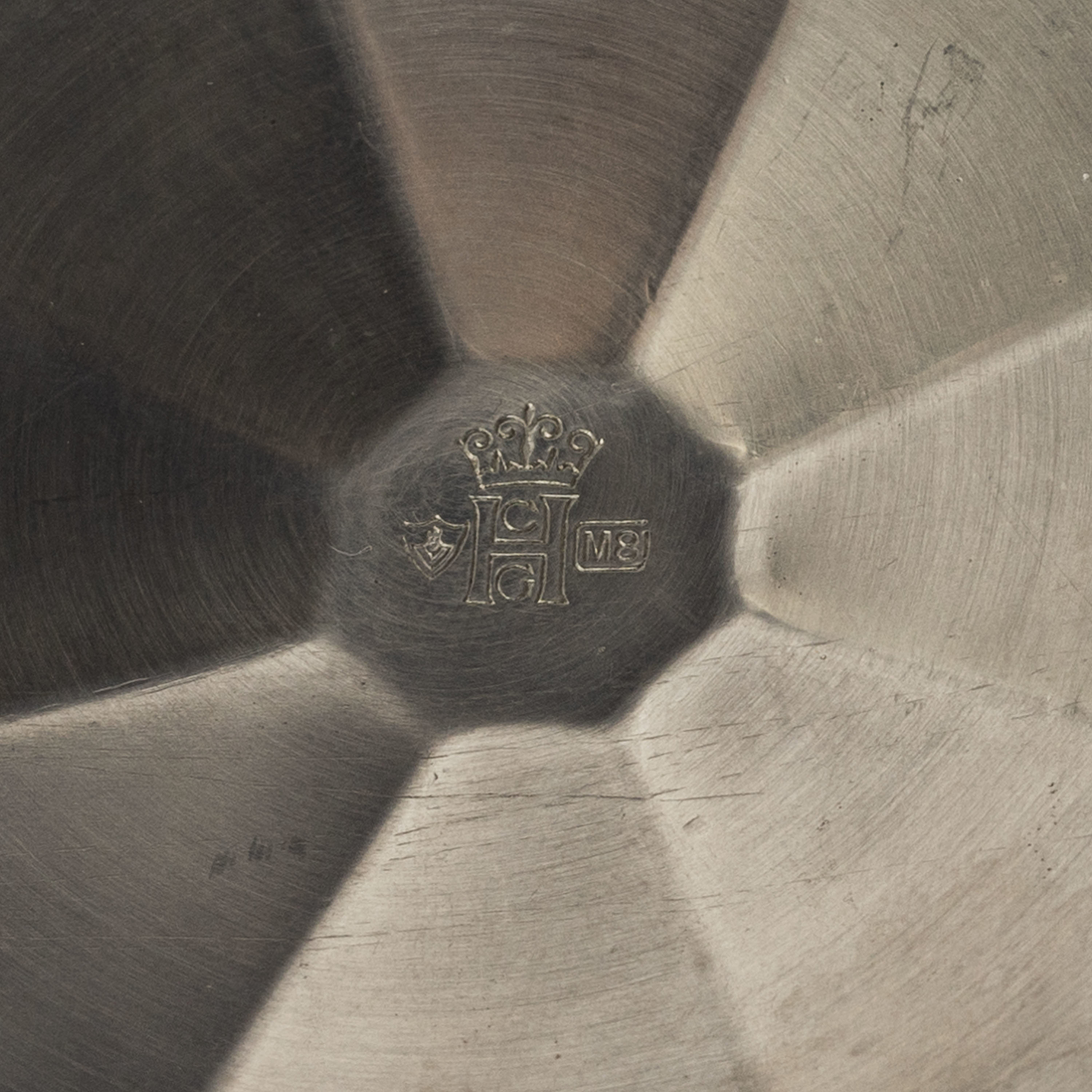 C G HALLBERG, ljusstakar, ett par, tenn, Art Déco, 1938. - Bukowskis