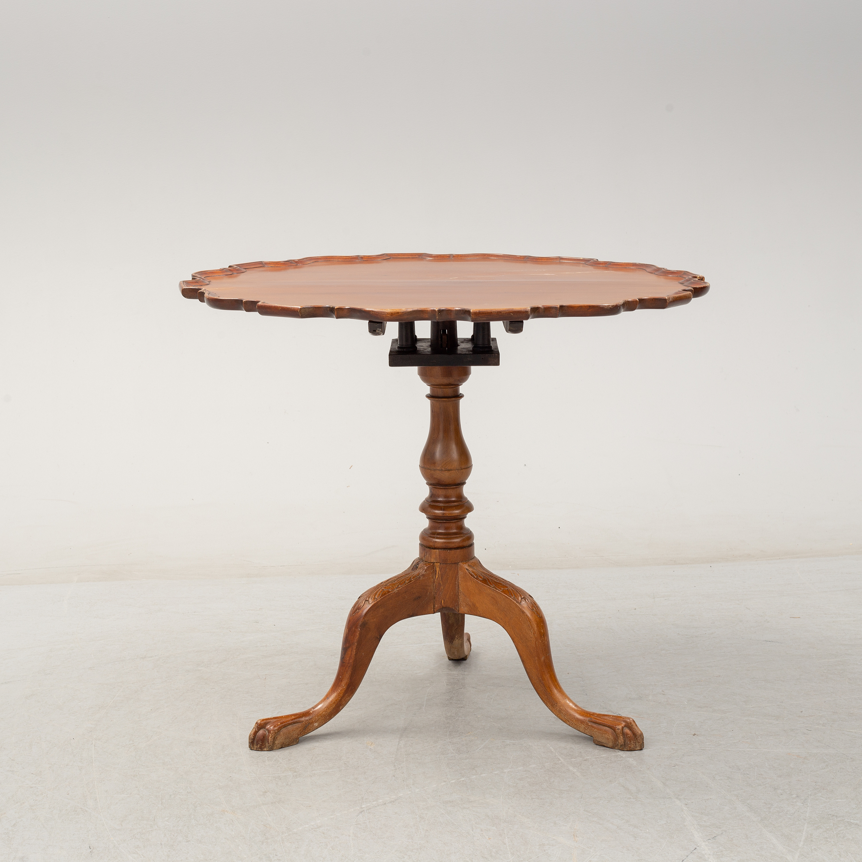 FOLDING TABLE, England, 18th century. - Bukowskis