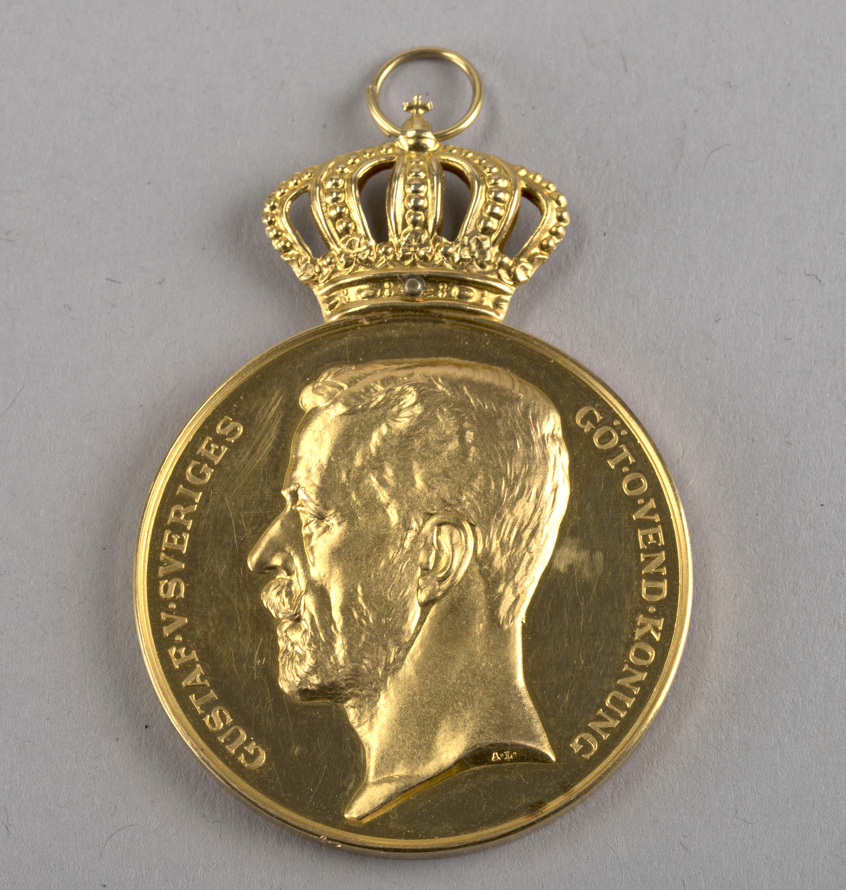 GULDMEDALJ, 18K, från Kungliga Patriotiska Sällskapet. 1923. - Bukowskis