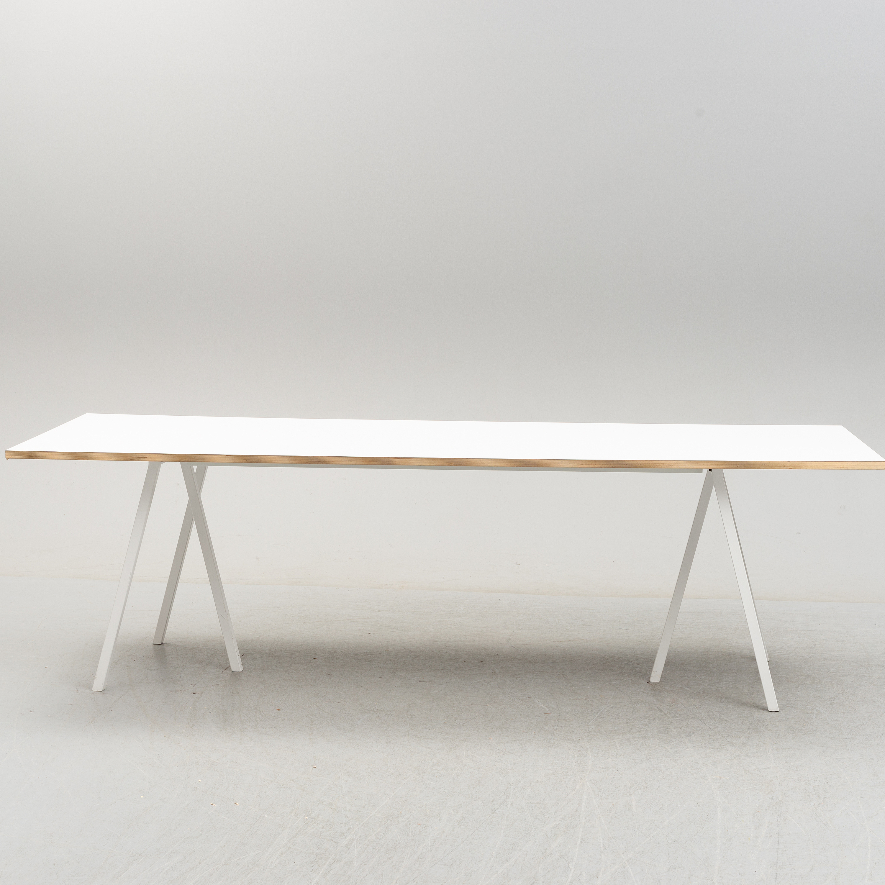 LEIF JORGENSEN, bord, "Loop Stand Table", HAY, 2000-tal. - Bukowskis