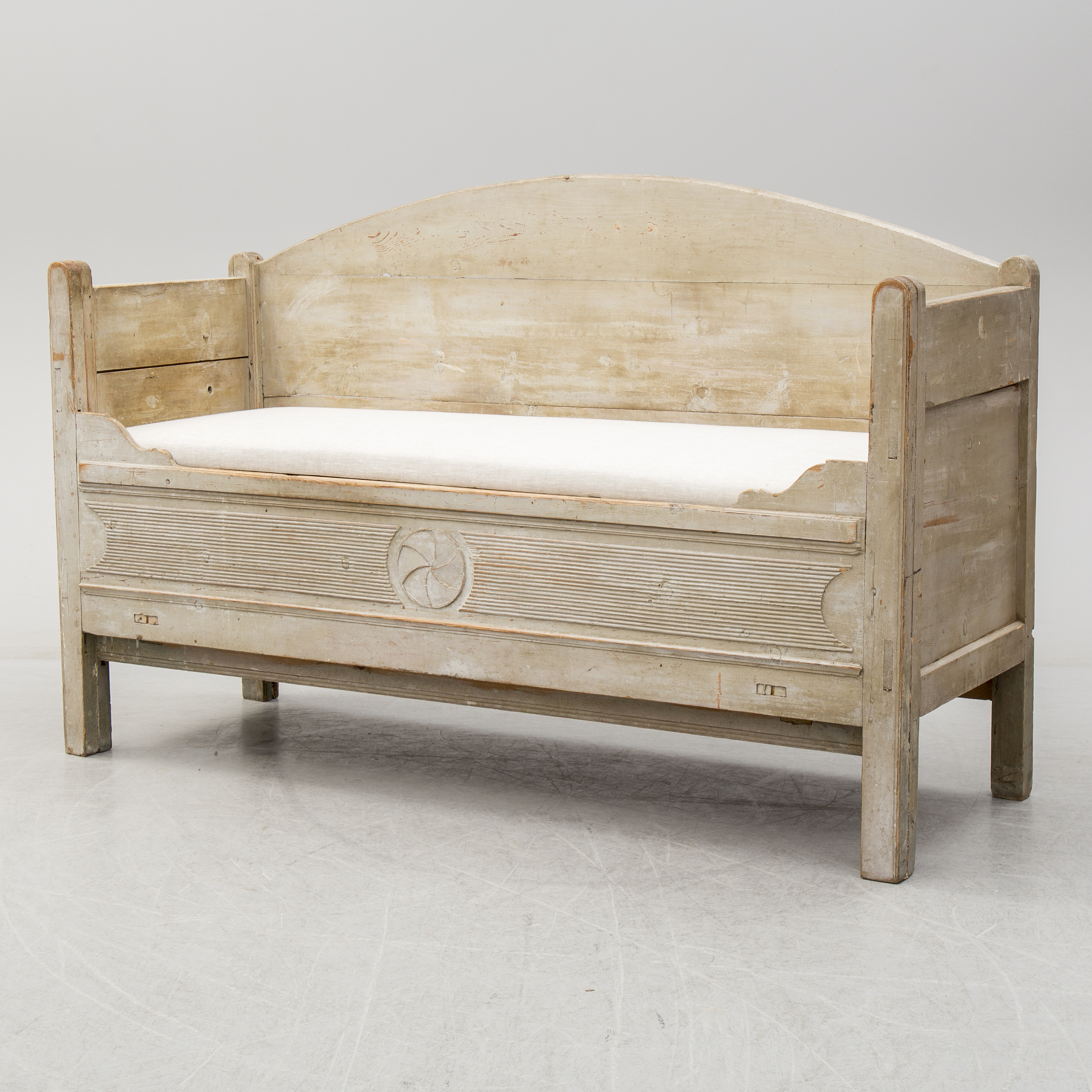 SOFFA, allmoge, gustaviansk stil, 1800-tal. - Bukowskis