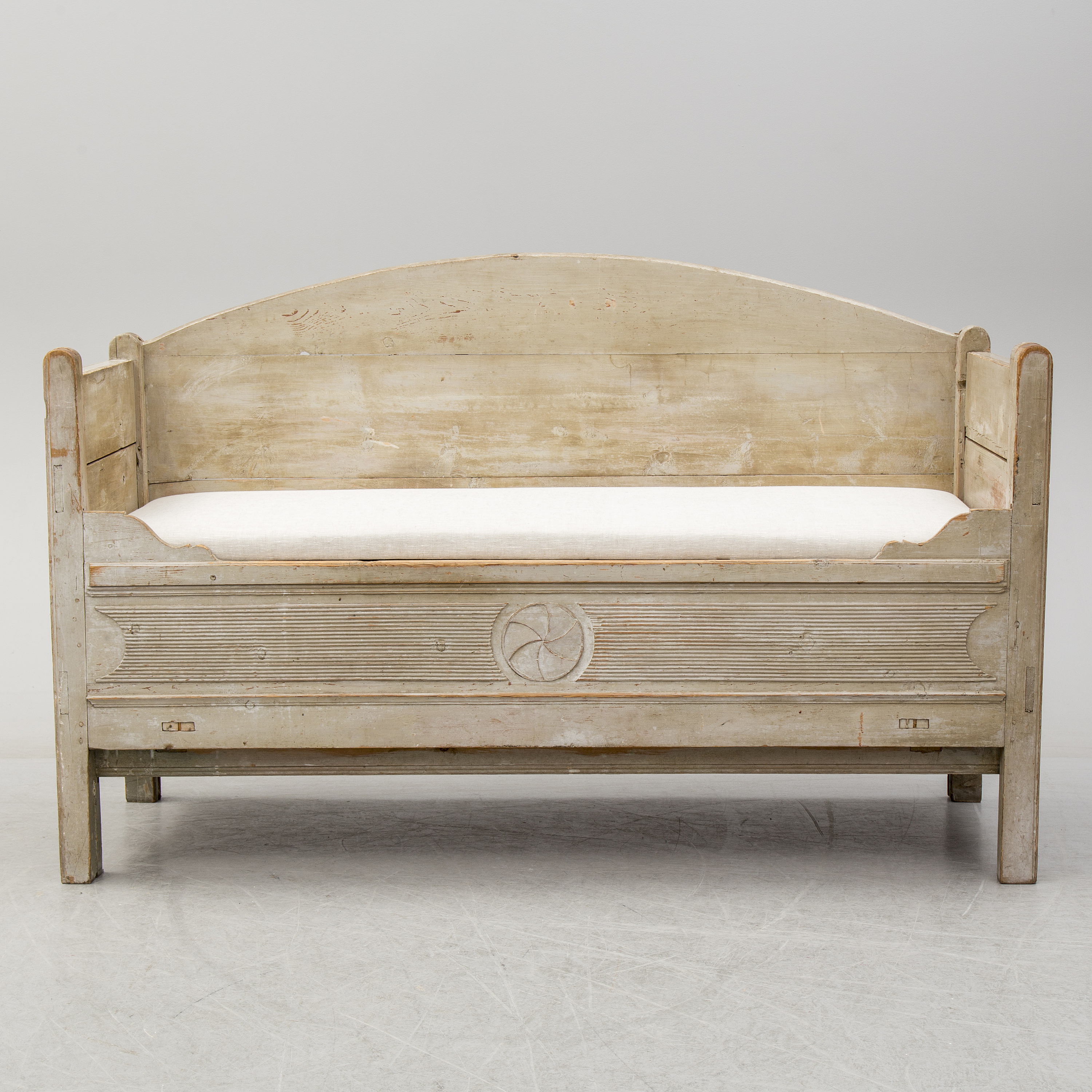 SOFFA, allmoge, gustaviansk stil, 1800-tal. - Bukowskis