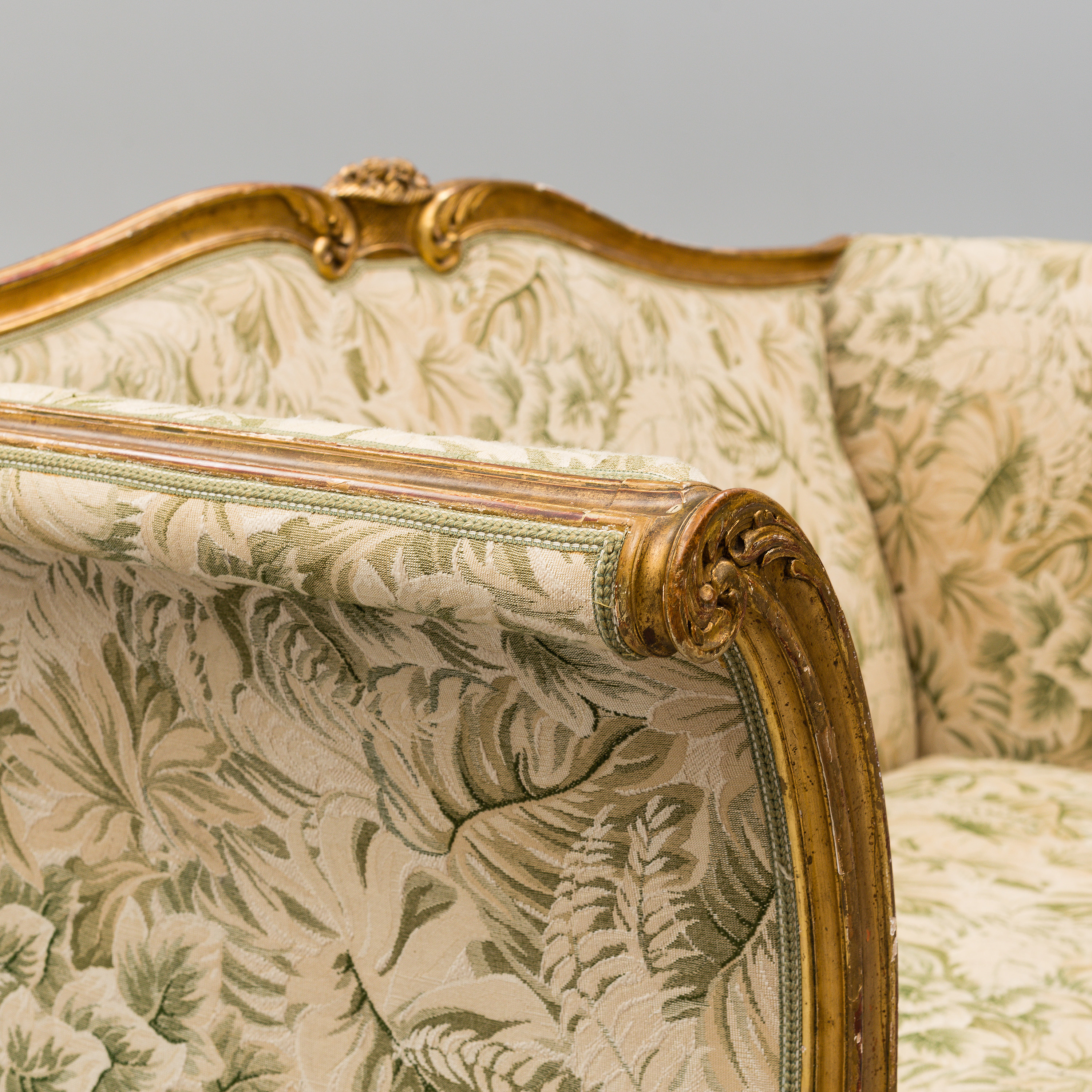 a rococo-style sofa from the late 19th century. - Bukowskis