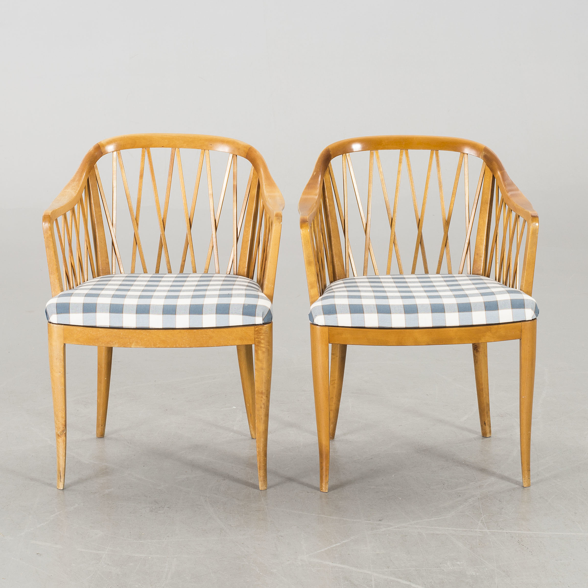 CARL MALMSTEN, karmstolar ett par "Widemar" 1940-tal. - Bukowskis