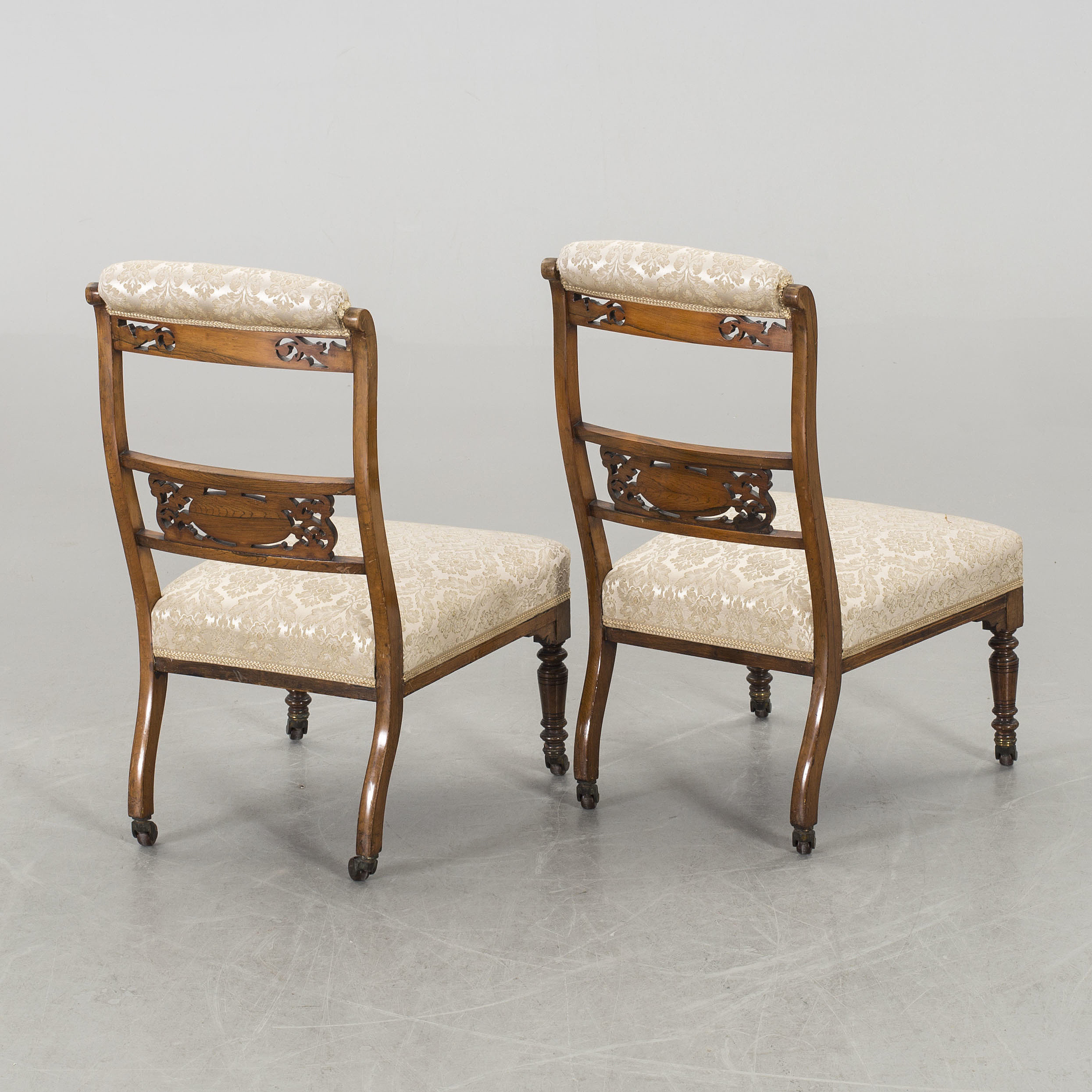 A PAIR OF CHAIRS, late 19th century. - Bukowskis