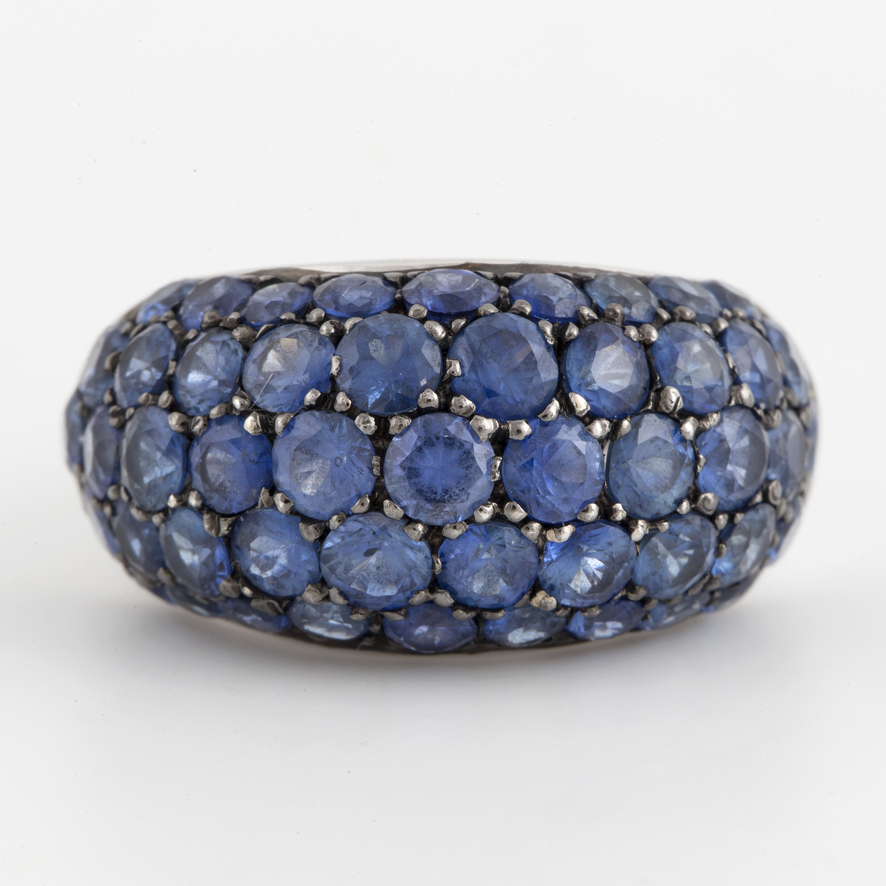 An 18K white gold and sapphire ring. - Bukowskis