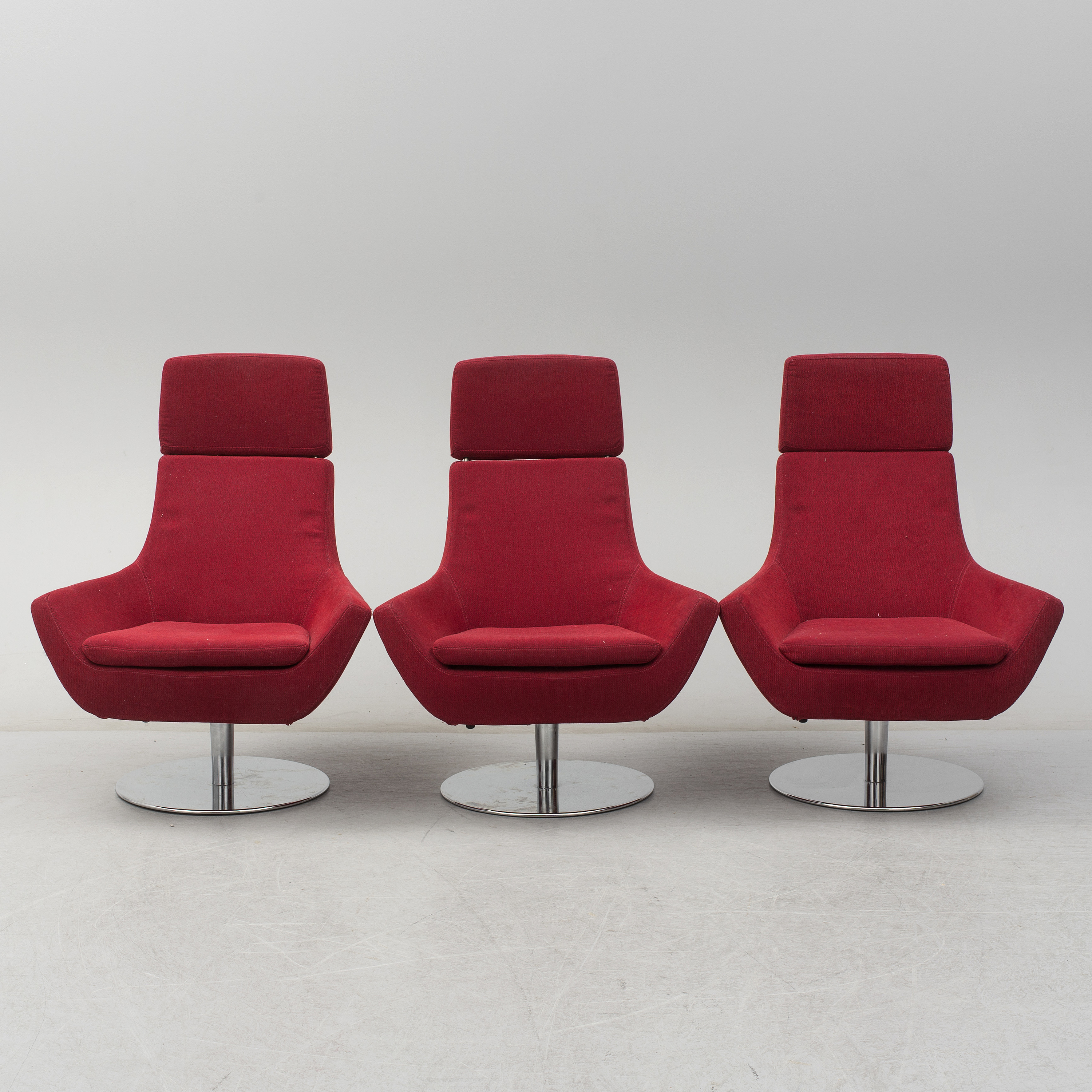Three chairs by Roger Persson for Swedese, model "Happy Swing", 21th century. - Bukowskis