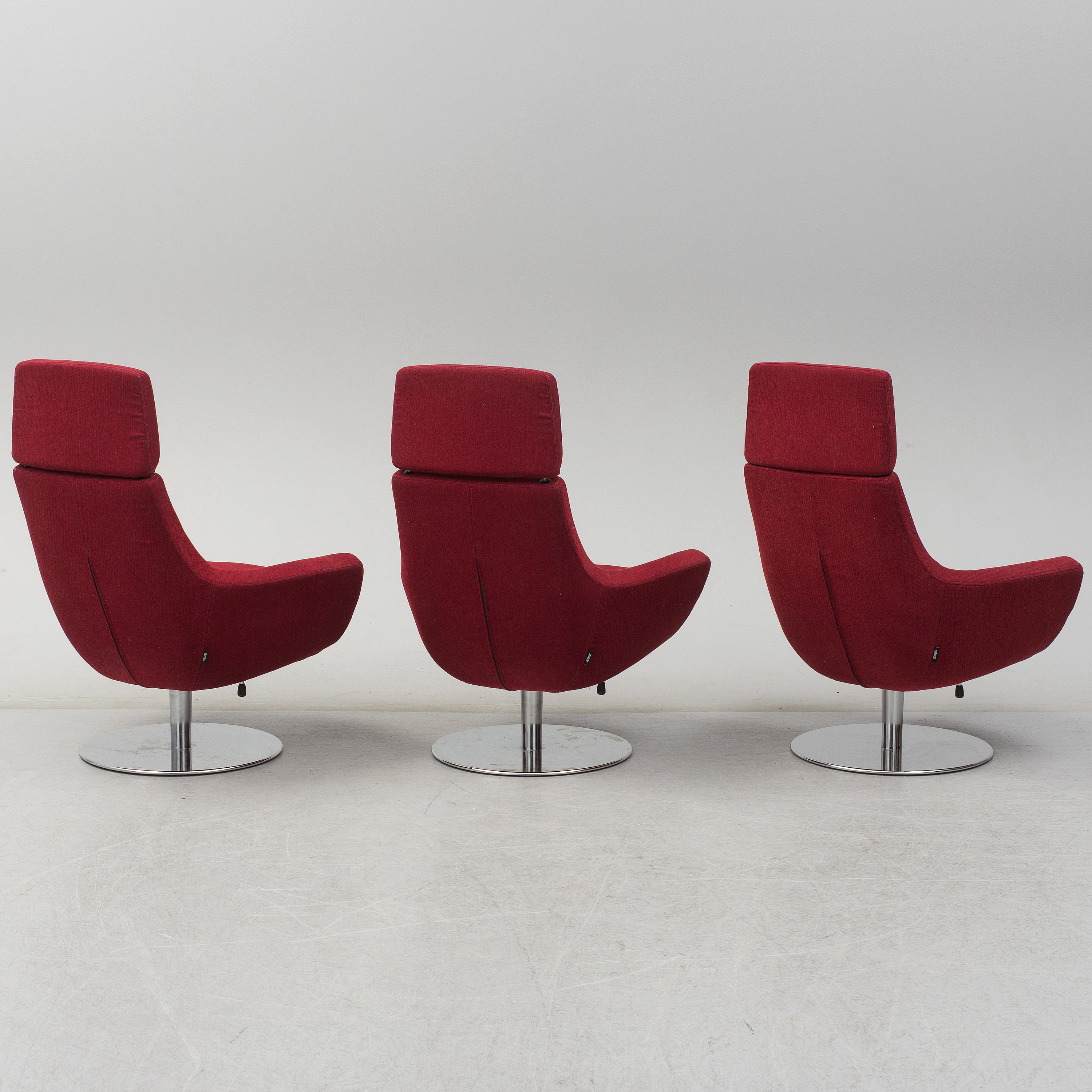 Three chairs by Roger Persson for Swedese, model "Happy Swing", 21th century. - Bukowskis