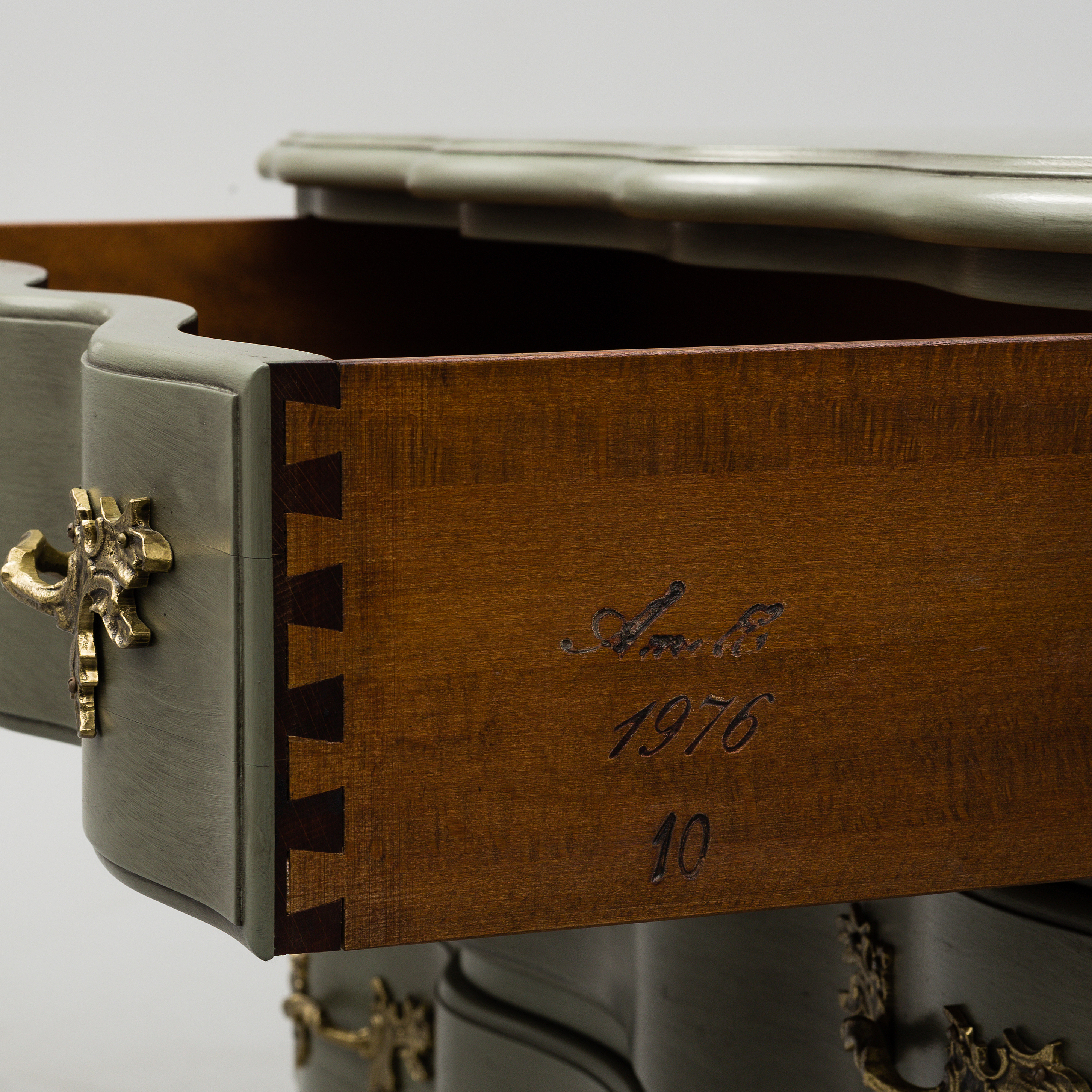 A Baroque style chest of drawers, mid 20th Century. - Bukowskis