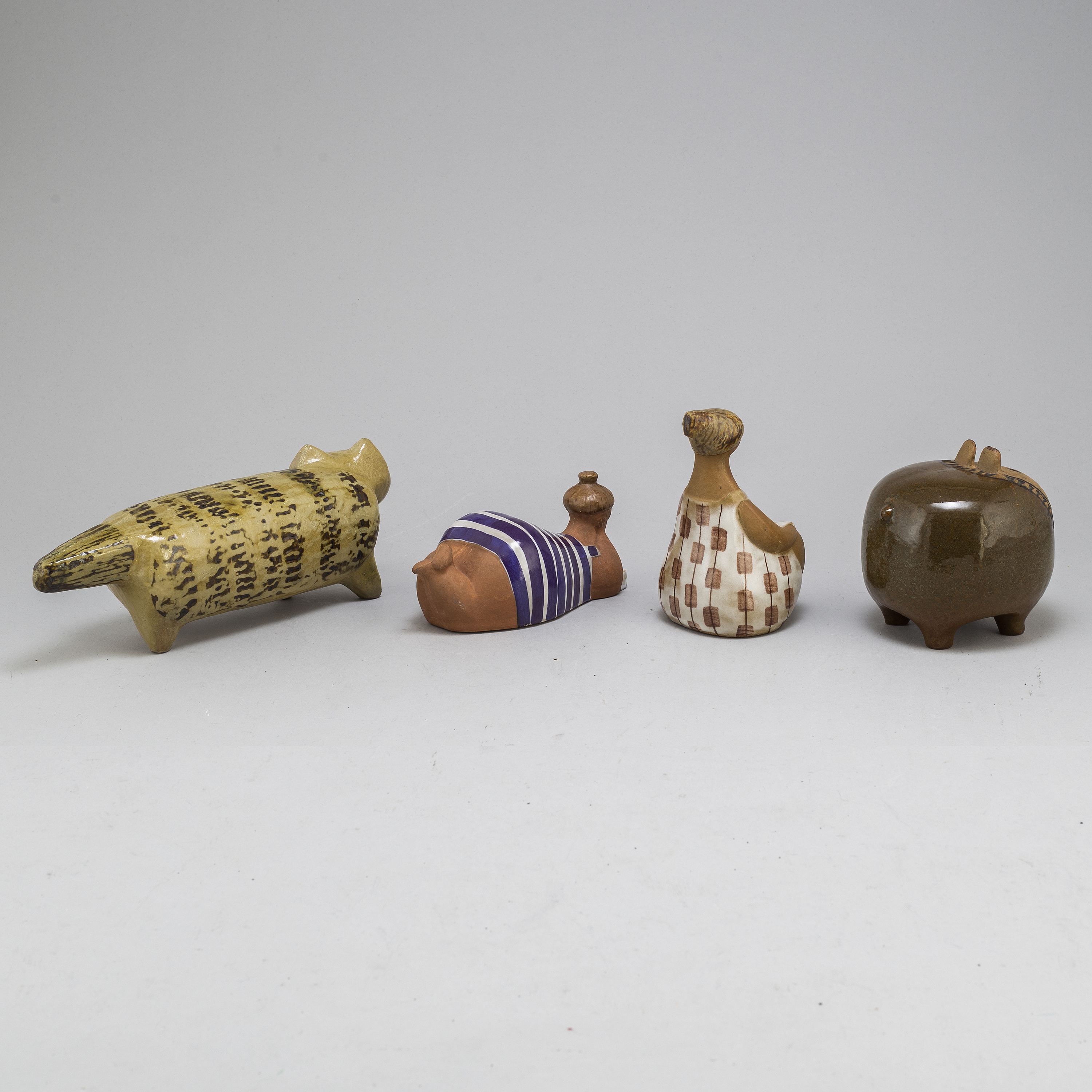 LISA LARSON, figurer, 4 st, stengods, Gustavsberg. - Bukowskis