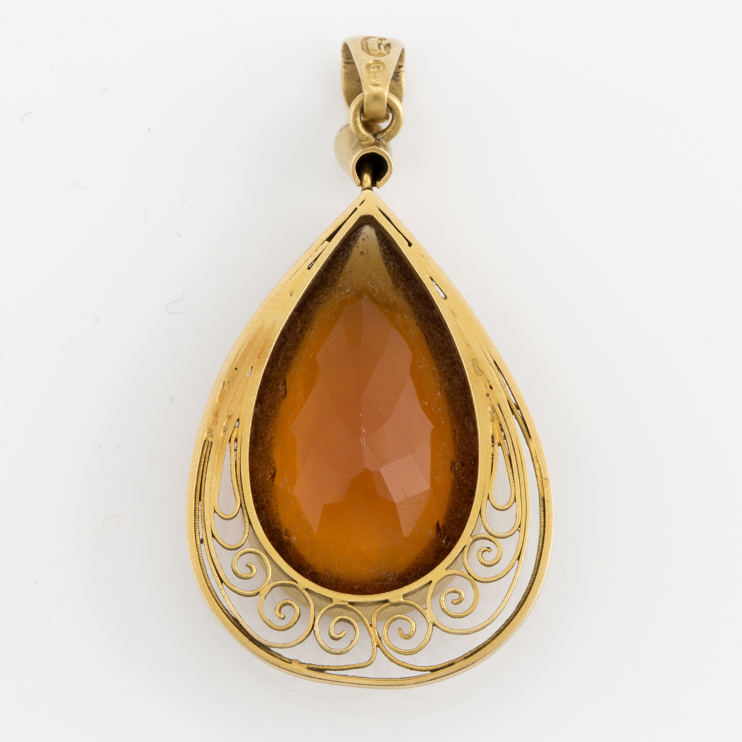 A pear shaped citrine pendant and seed pearl. - Bukowskis