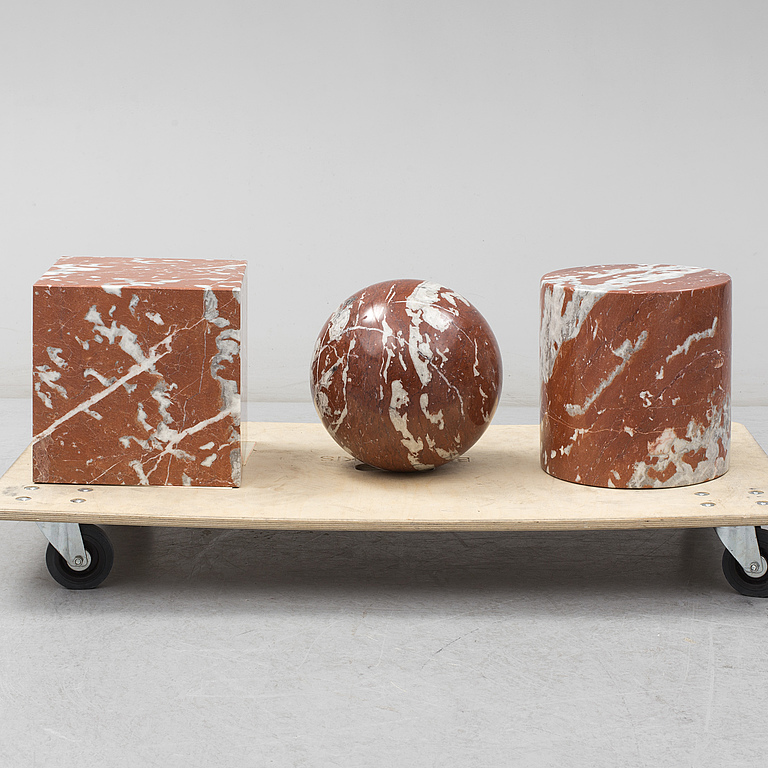 SOCKLAR, 3 st, rödspräcklig marmor, 1900-tal. - Bukowskis