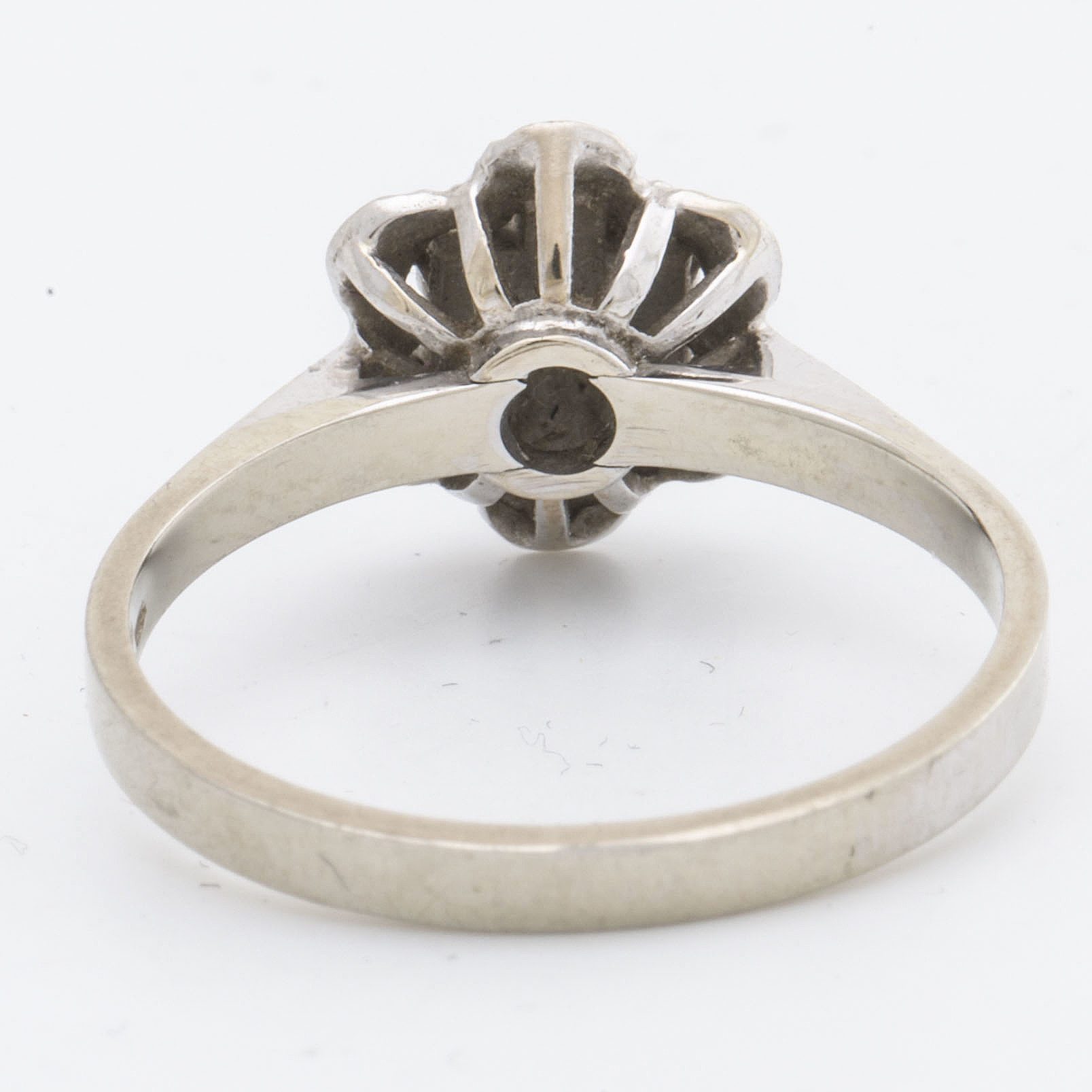 EARRINGS and RING 18K whitegold w single-cut diamonds. - Bukowskis