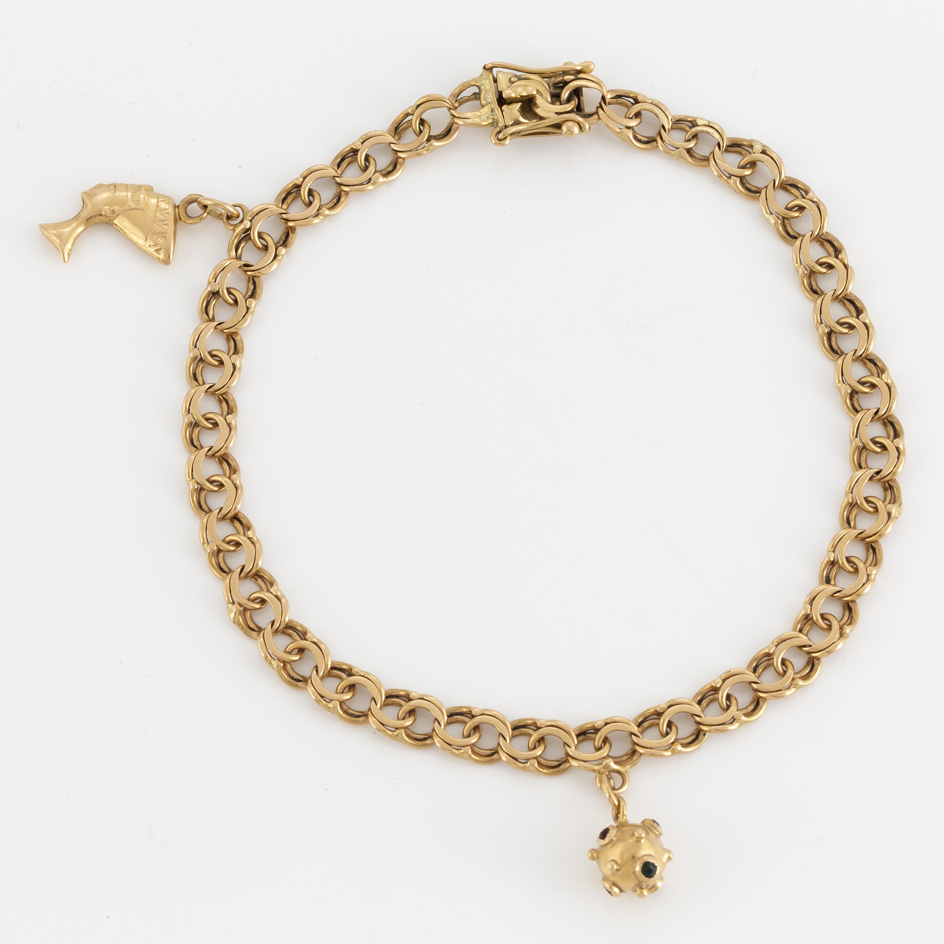 ARMBAND, 18K guld med berlocker, bismarcklänk. - Bukowskis