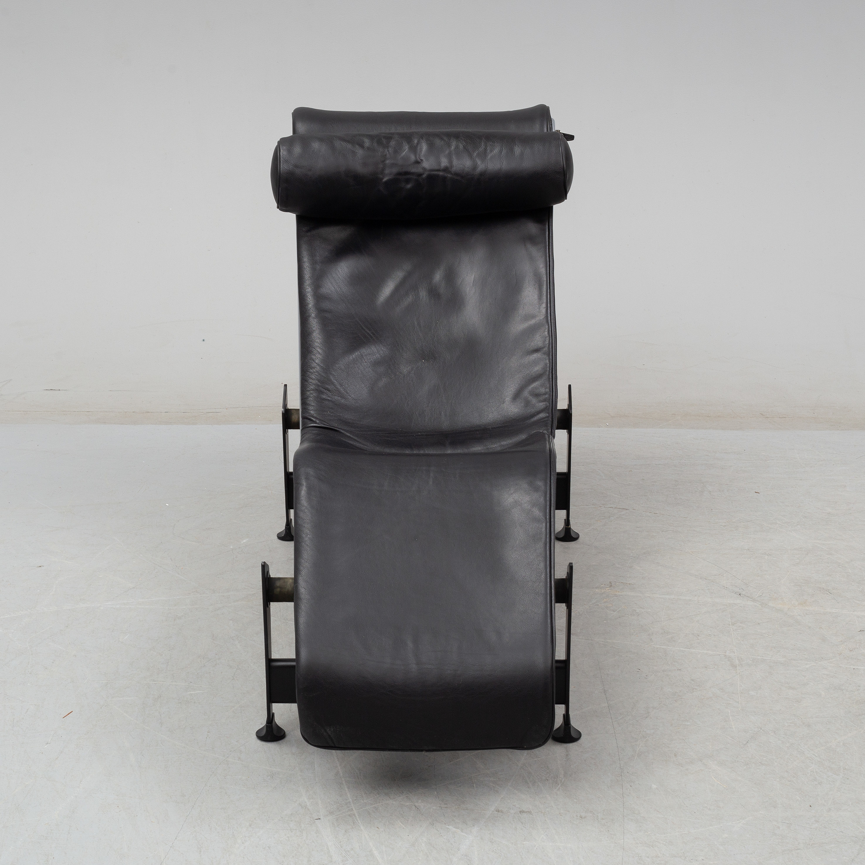 LE CORBUSIER, an LC4 easy chair for Cassina. - Bukowskis