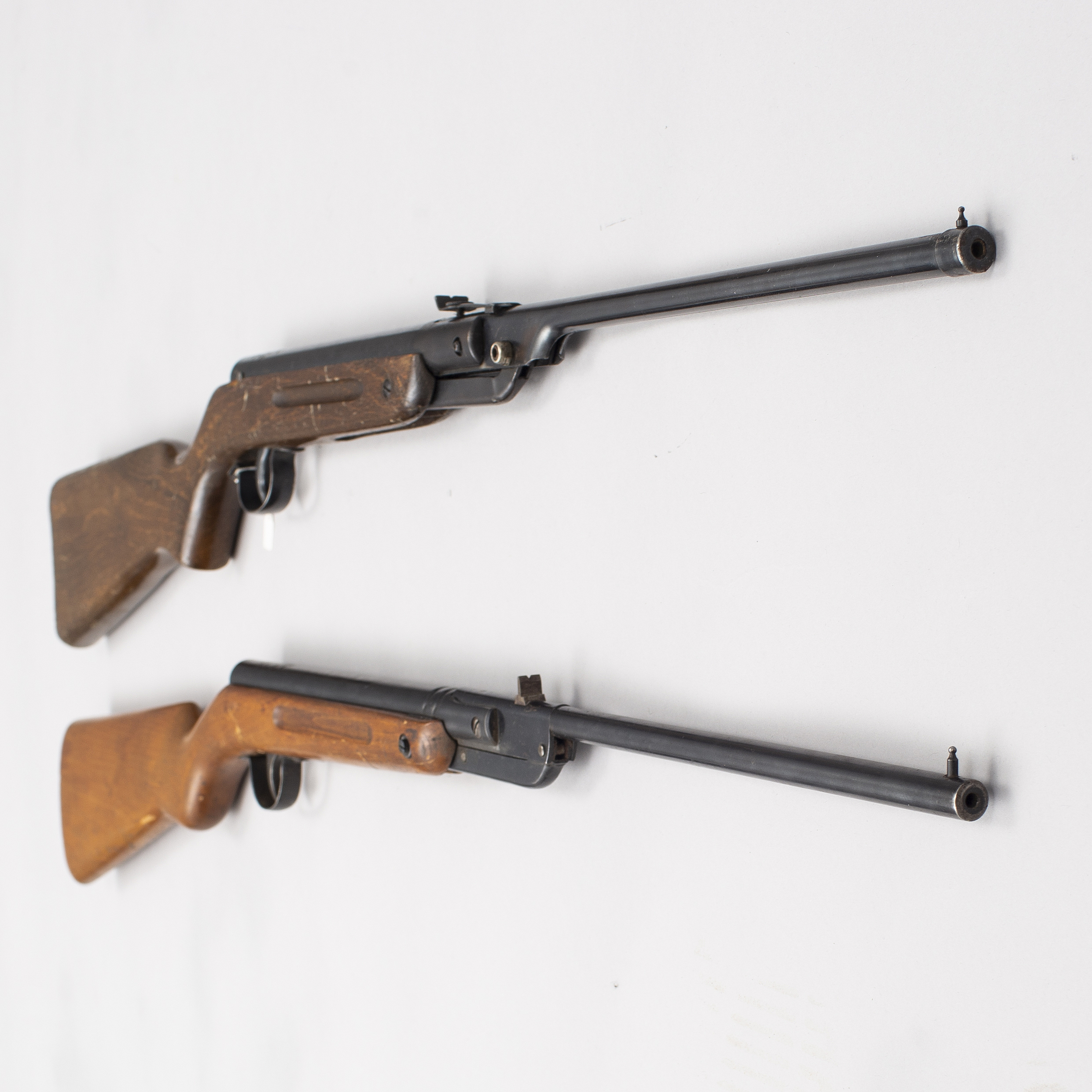 A Diana mod. 22 and a Tell mod 33 airguns. - Bukowskis