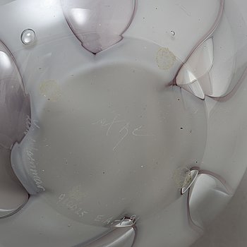 MATZ BORGSTRÖM, a glass vase, Lindshammar. - Bukowskis