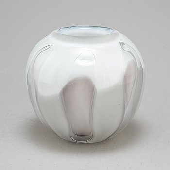 MATZ BORGSTRÖM, a glass vase, Lindshammar. - Bukowskis