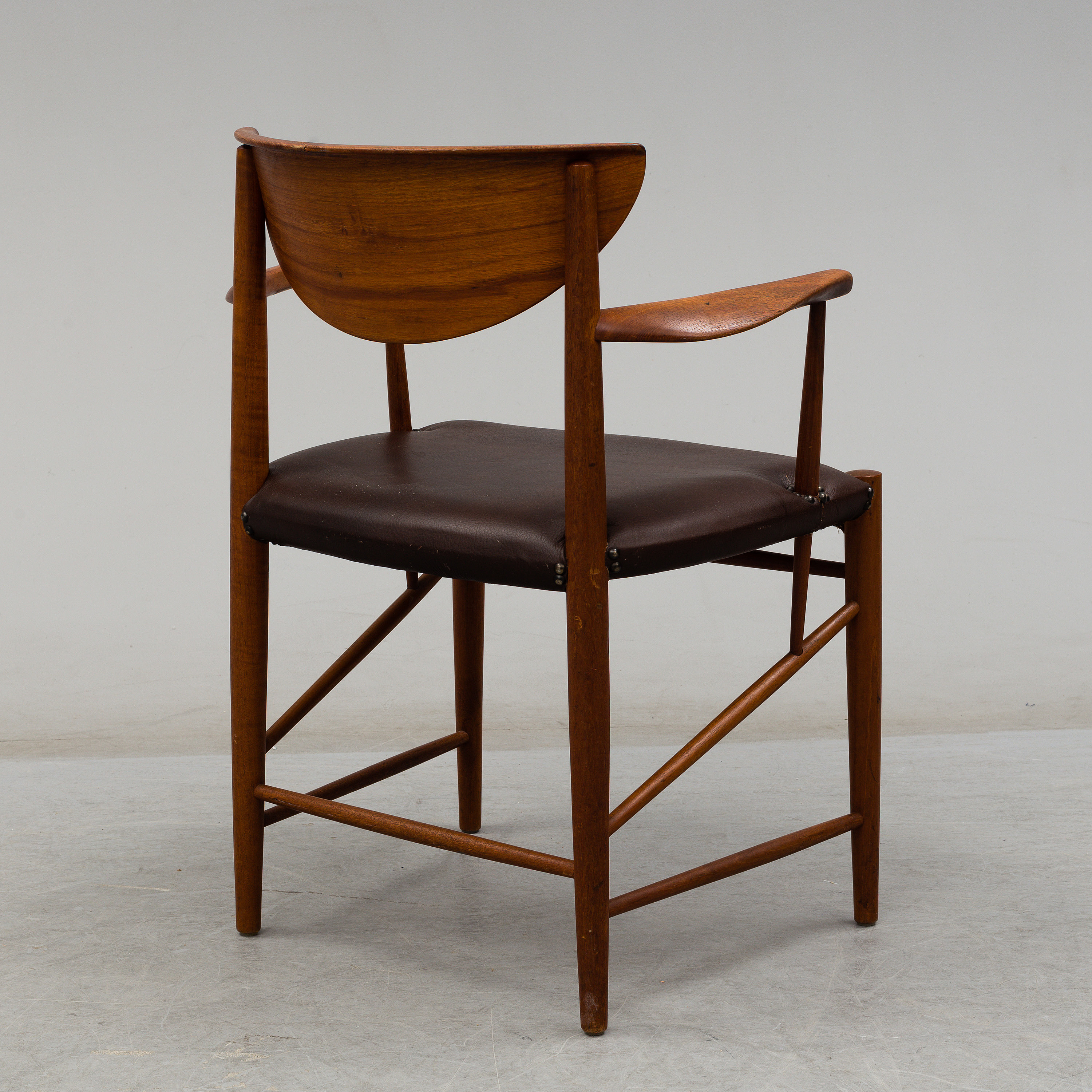 PETER HVIDT & ORLA MØLGAARD NIELSEN, armchair, model 316. - Bukowskis