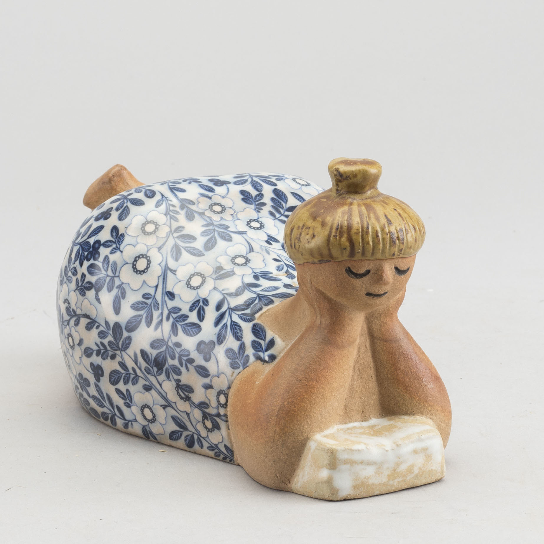 LISA LARSON, figurin, stengods, "Beata" ur serien "ABC-flickorna ...