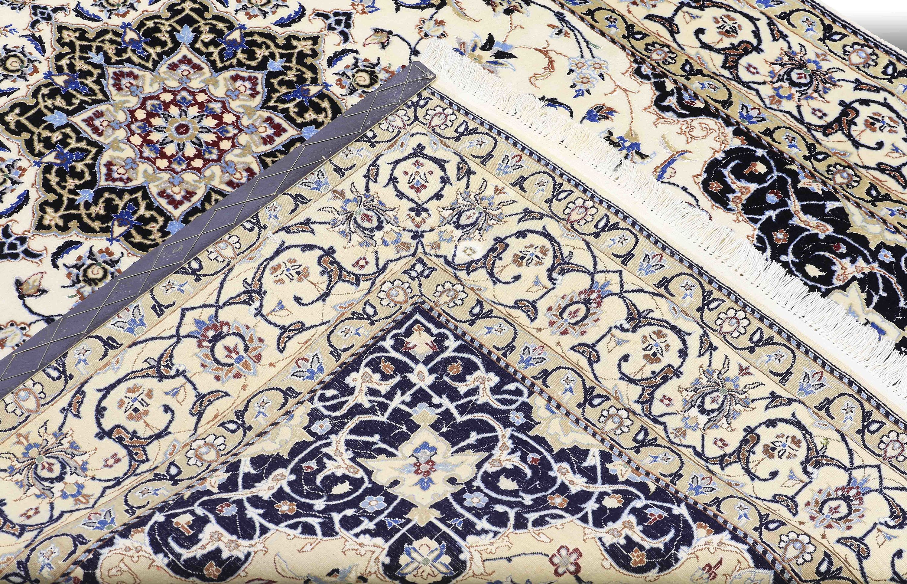 A CARPET, Nain , part silk , s.k 6LAA, ca 205 x 130 cm. - Bukowskis