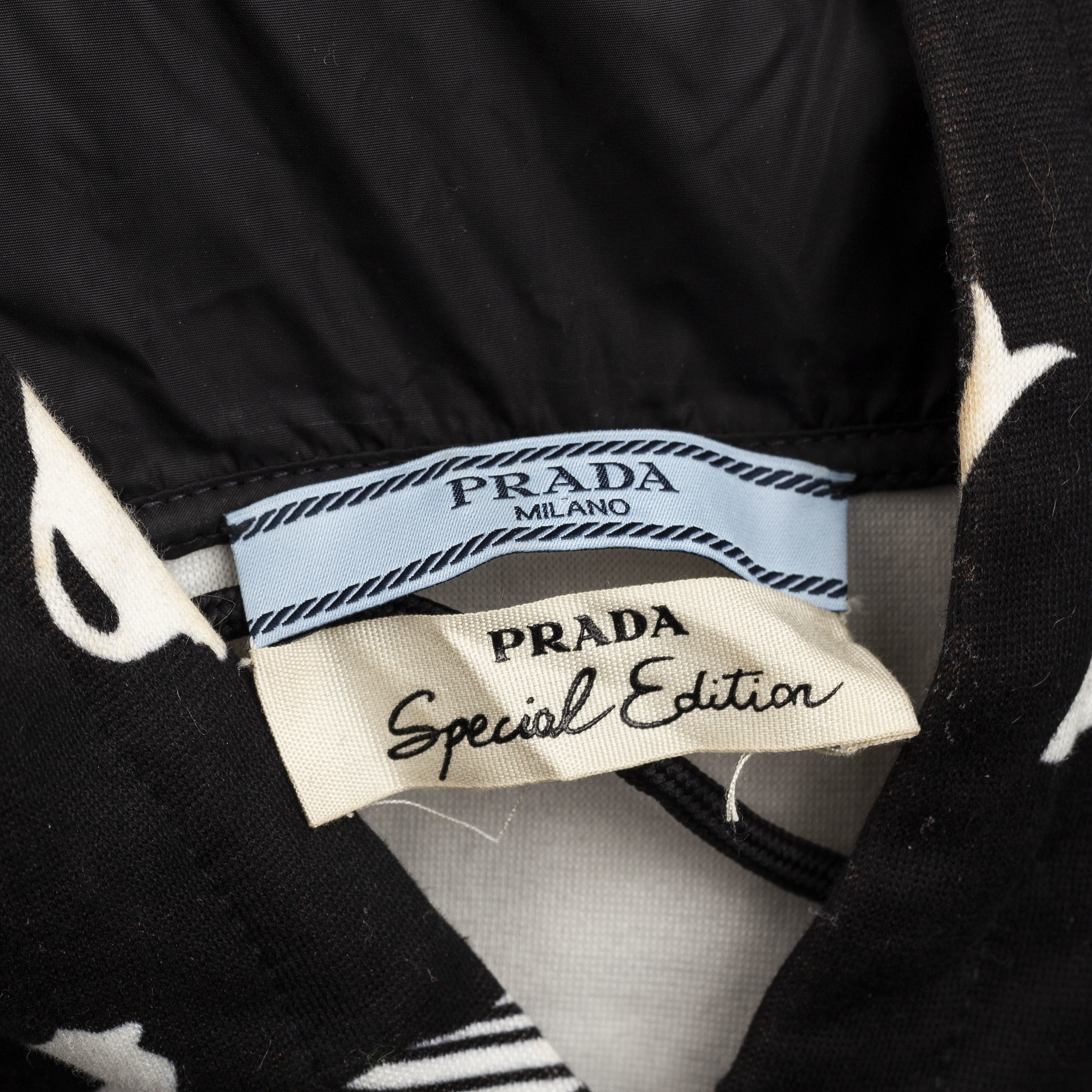 PRADA, tröja och scarf. - Bukowskis