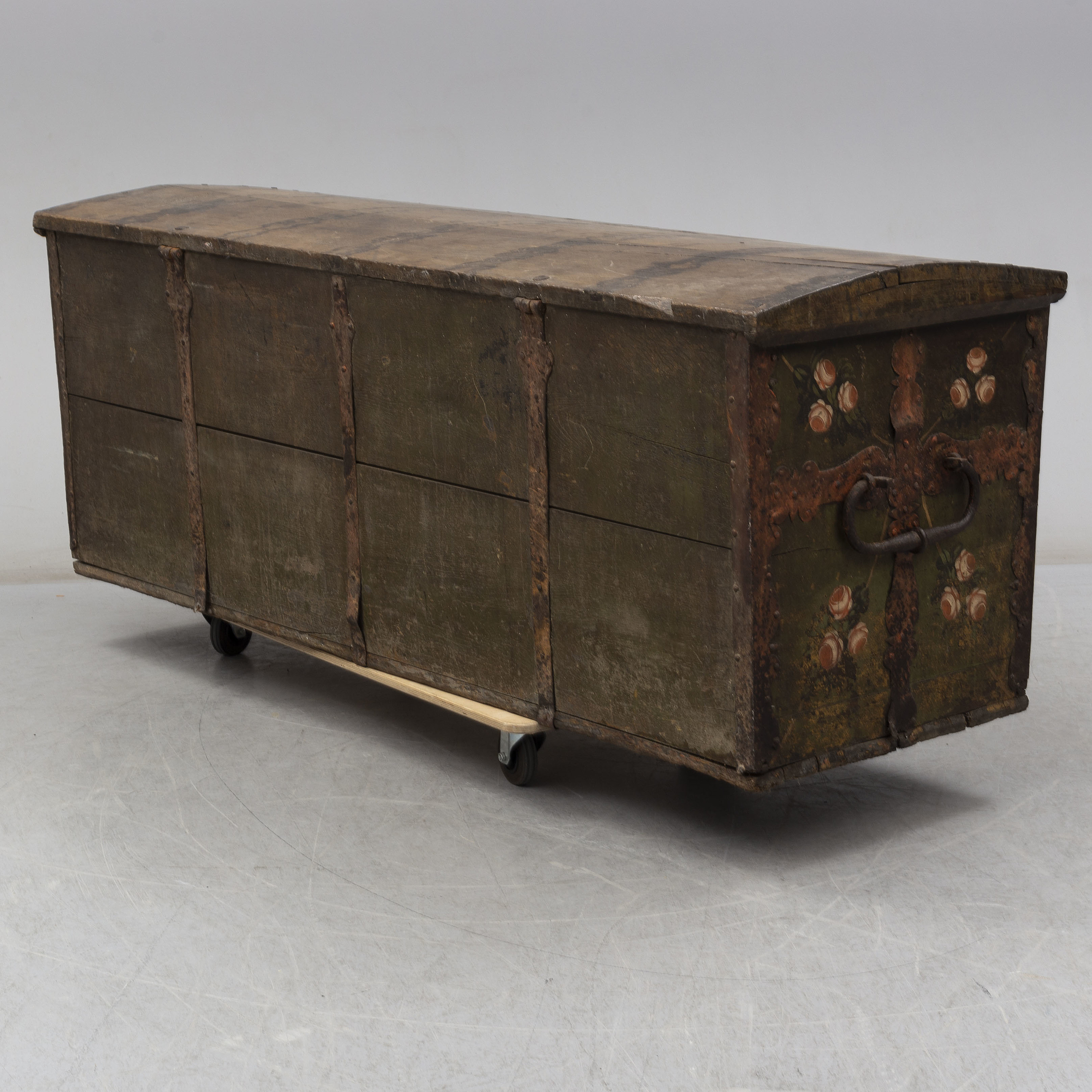 A Baroque circa 1700 chest. - Bukowskis