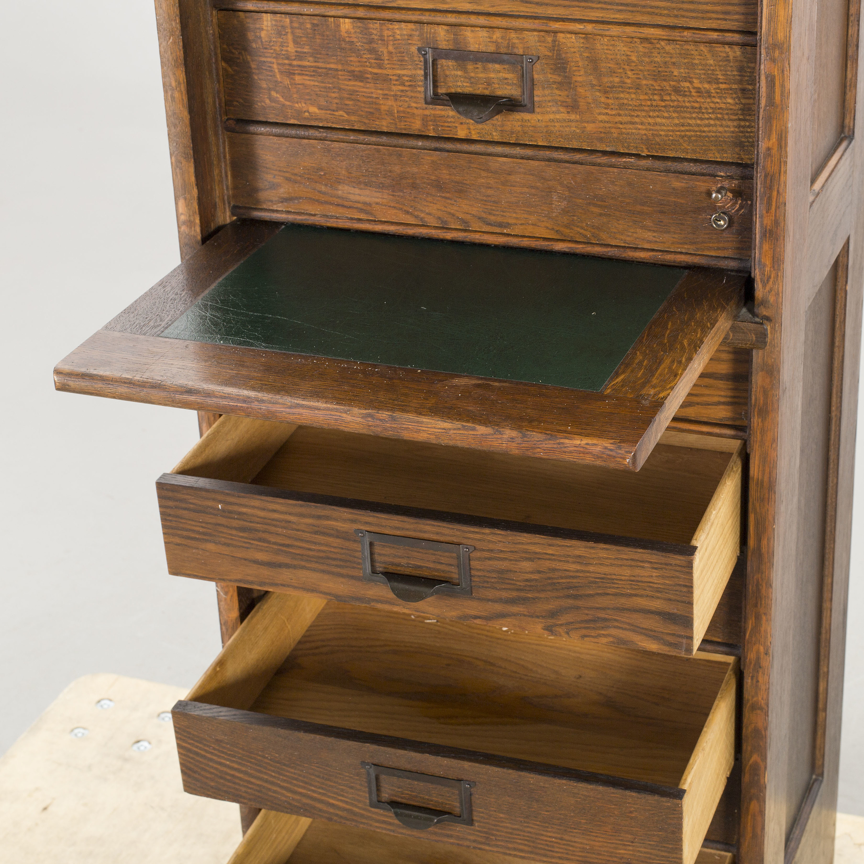 An early 20th century filing cabinet. - Bukowskis