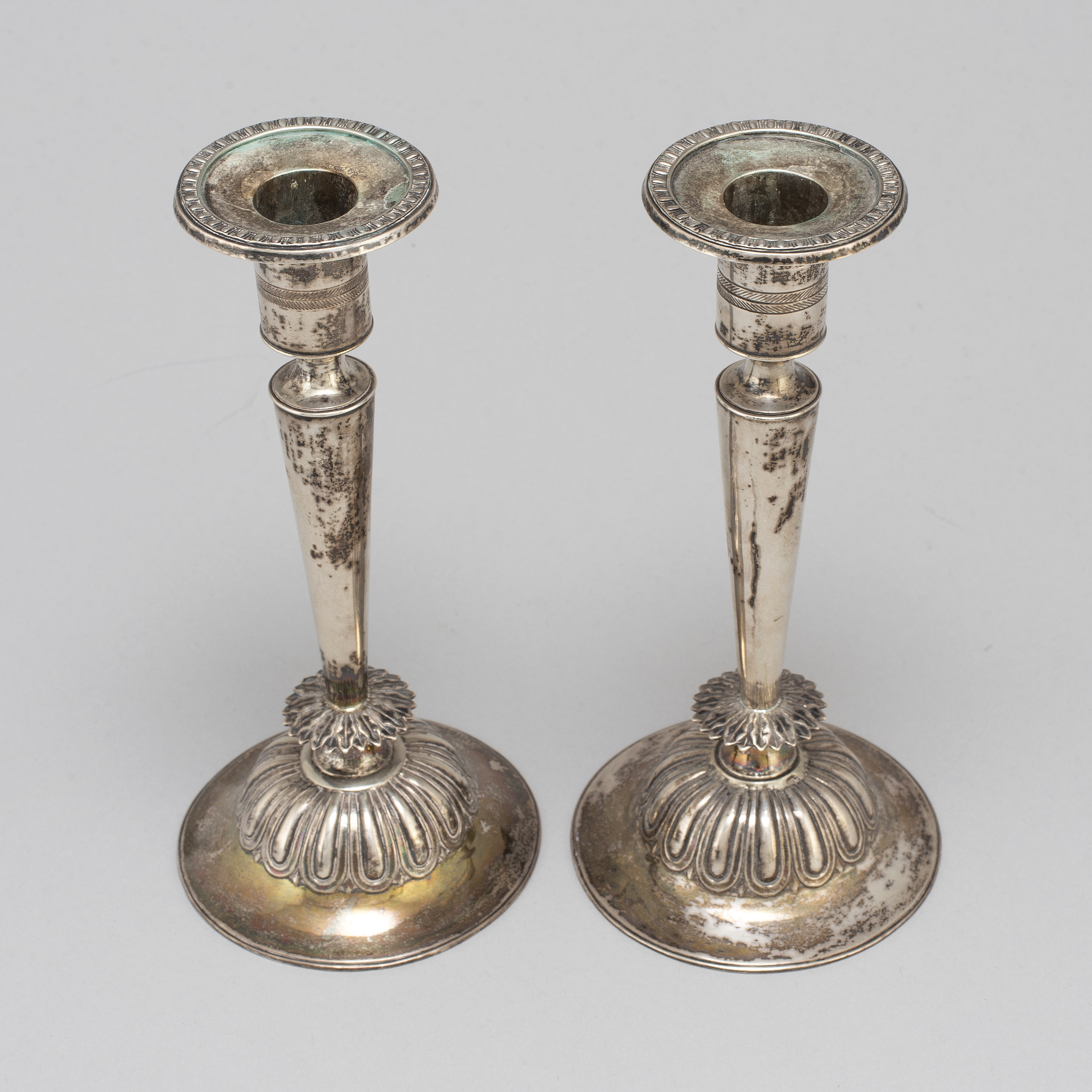 GUSTAF FOLCKER, ljusstakar, ett par, silver, Stockholm 1829. - Bukowskis