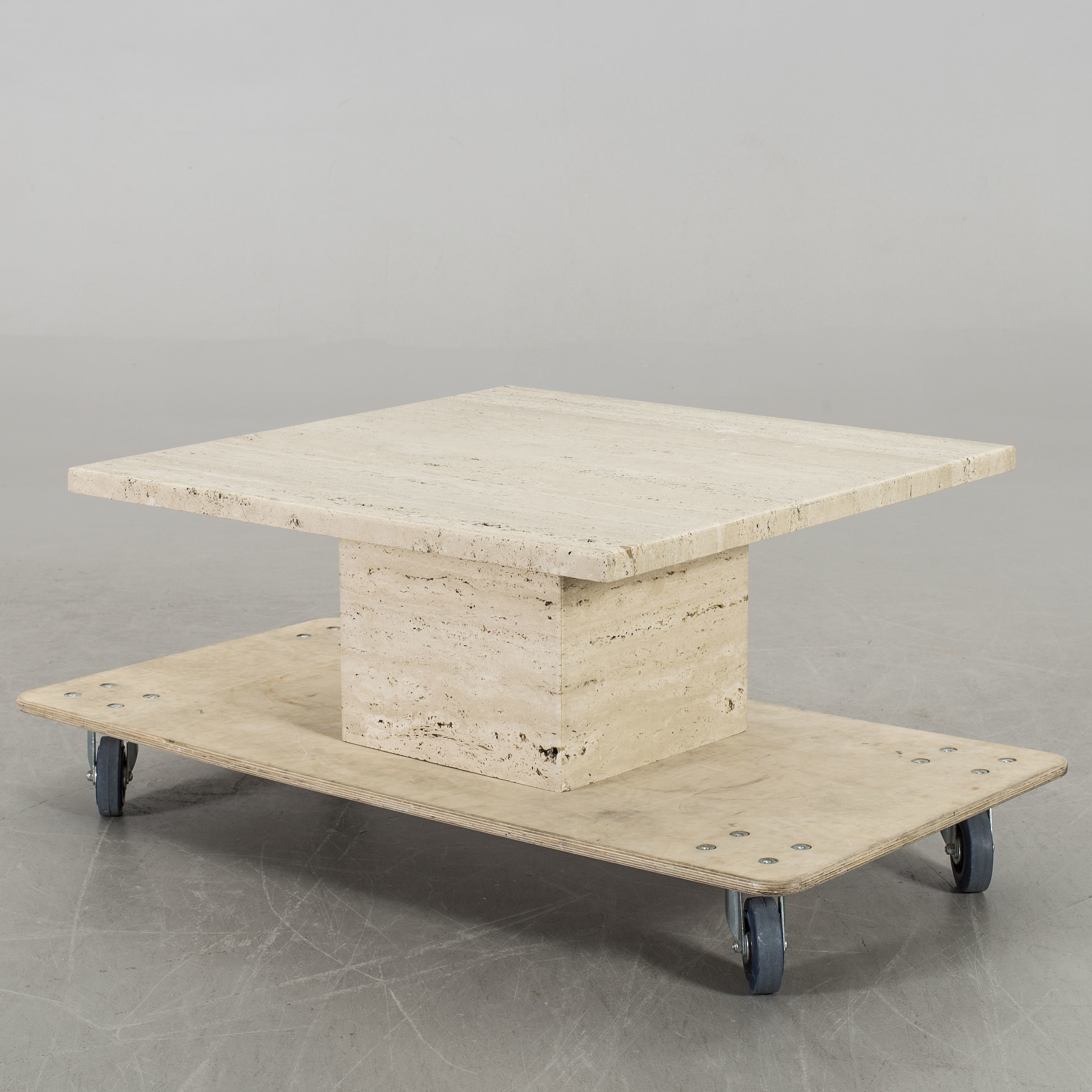 A TRAVERTINE SOFA TABLE, end of 20th century. - Bukowskis