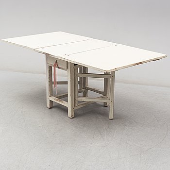 A 19th Century painted gate leg table. - Bukowskis