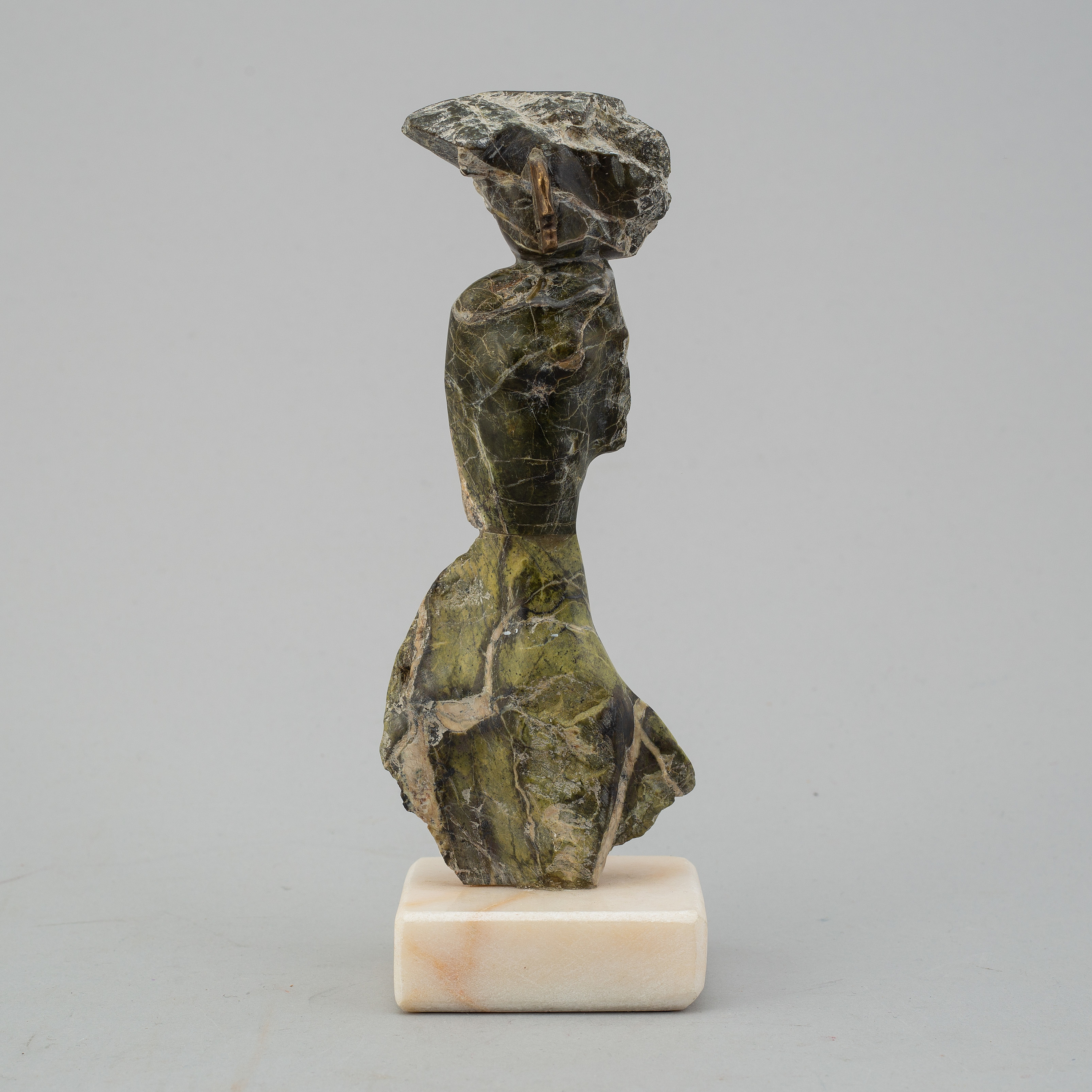 MICHAEL PIPER, Skulptur, sten och brons. Monogramsign. Total höjd 20 cm ...