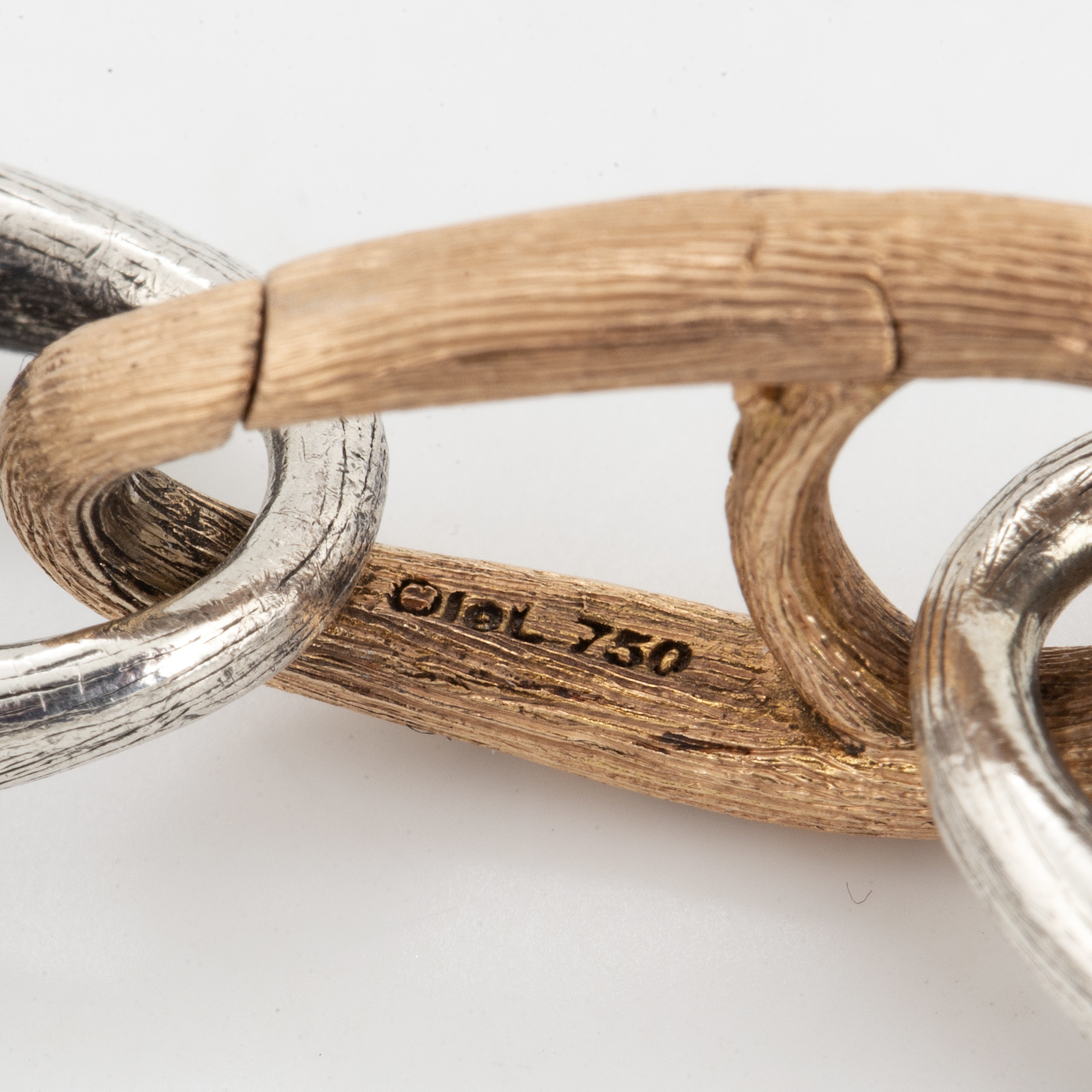 OLE LYNGGAARD, CHARLOTTE LYNGGAARD, armband "Love Ring". - Bukowskis