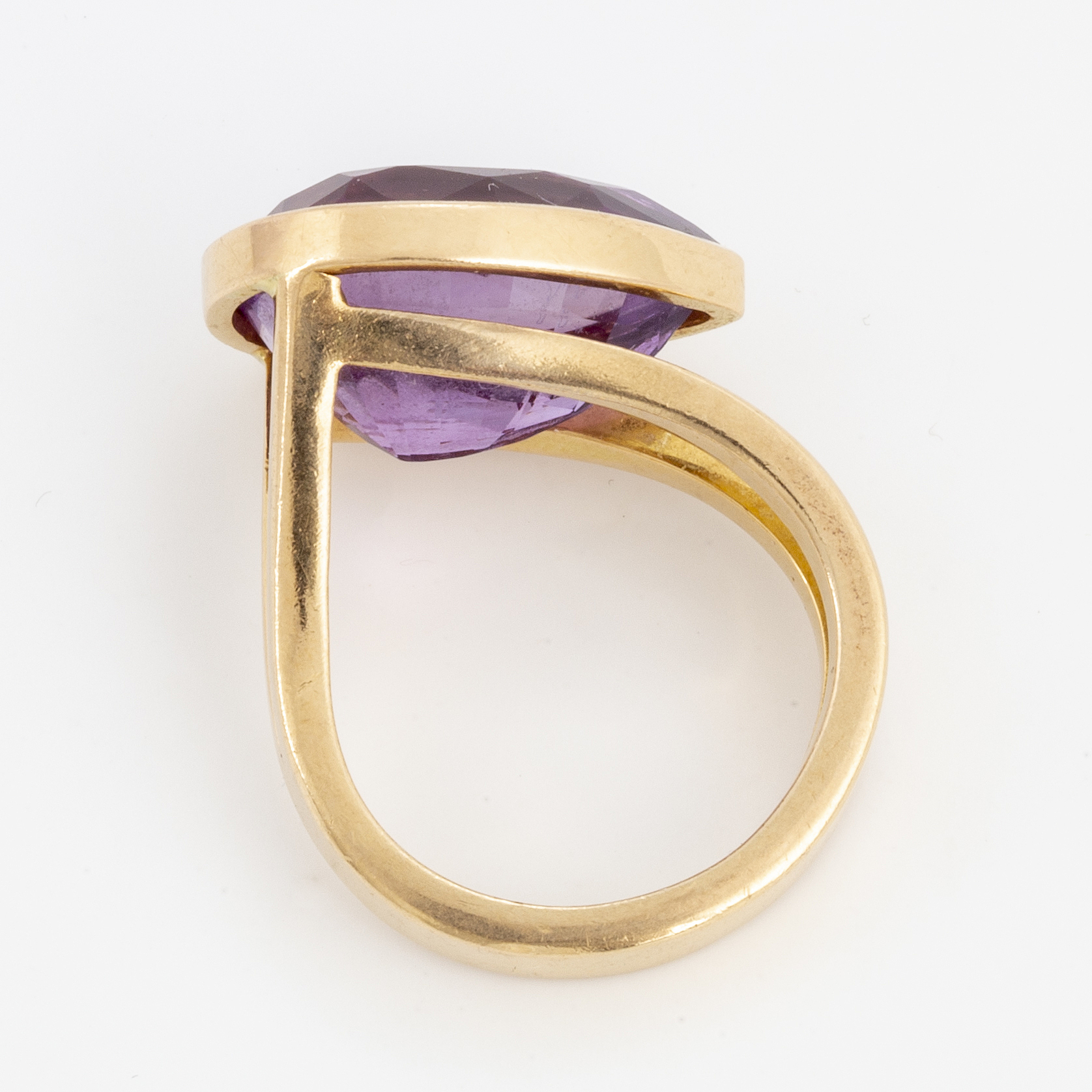 MICHAEL HAMMA, Ring 18K guld med droppformad ametist. - Bukowskis