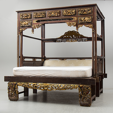 A large Chinese bed, partly Qing dynasty. - Bukowskis