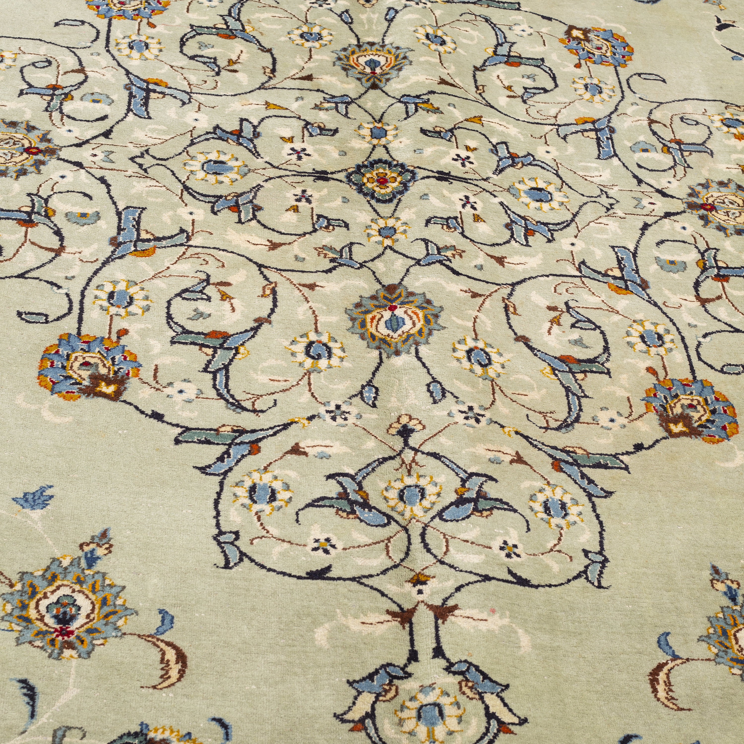 A CARPET, Kashan, ca 428 x 323 cm. - Bukowskis
