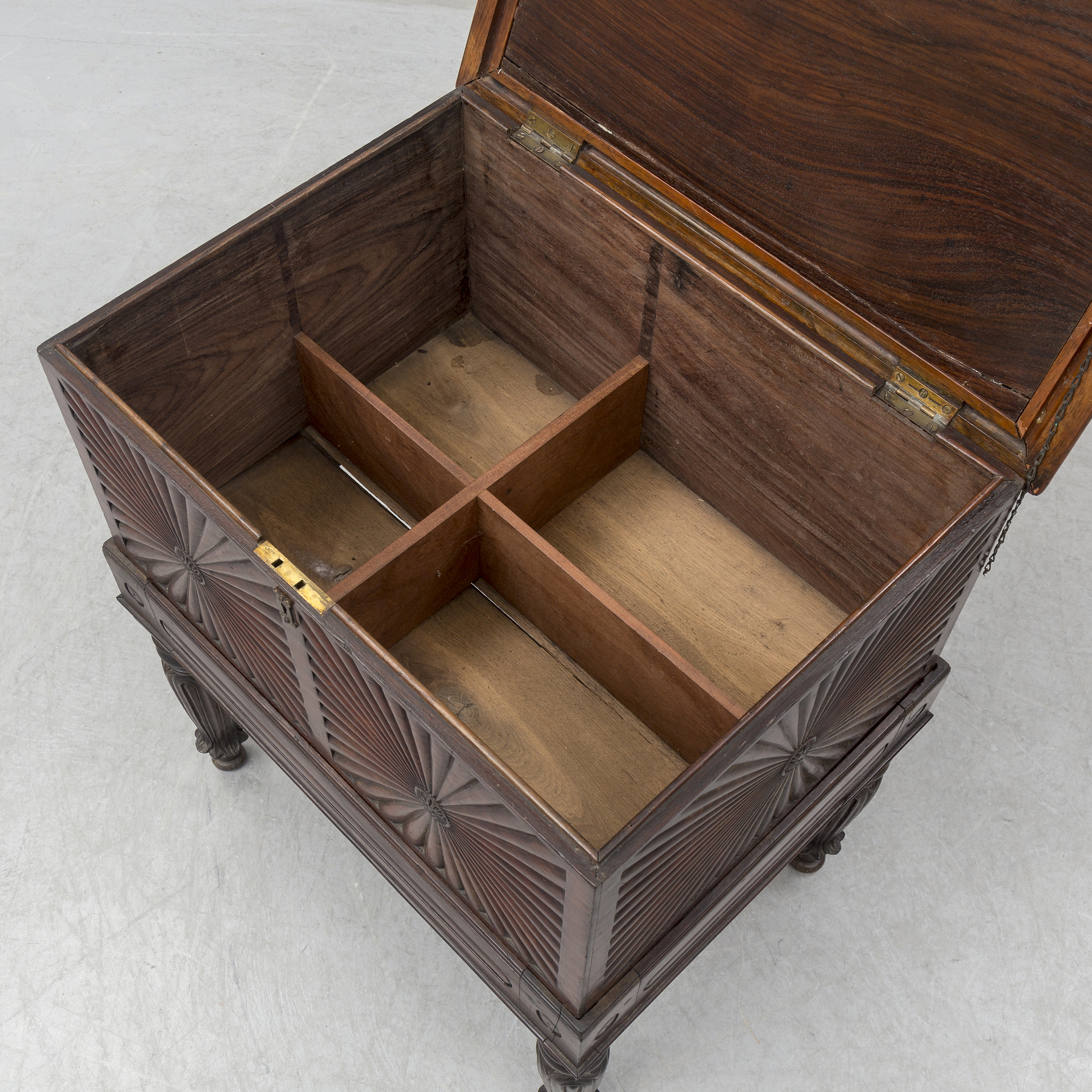 A 19th century mahogany casket. - Bukowskis