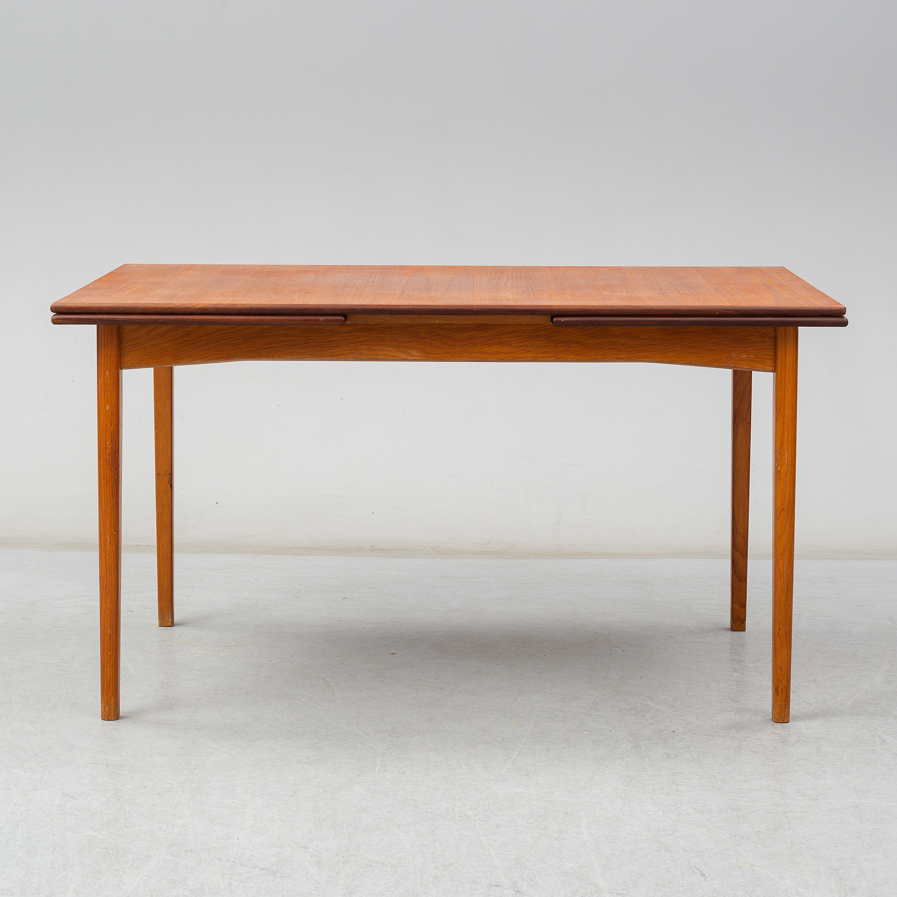 A 1950w/1960s dining table. - Bukowskis