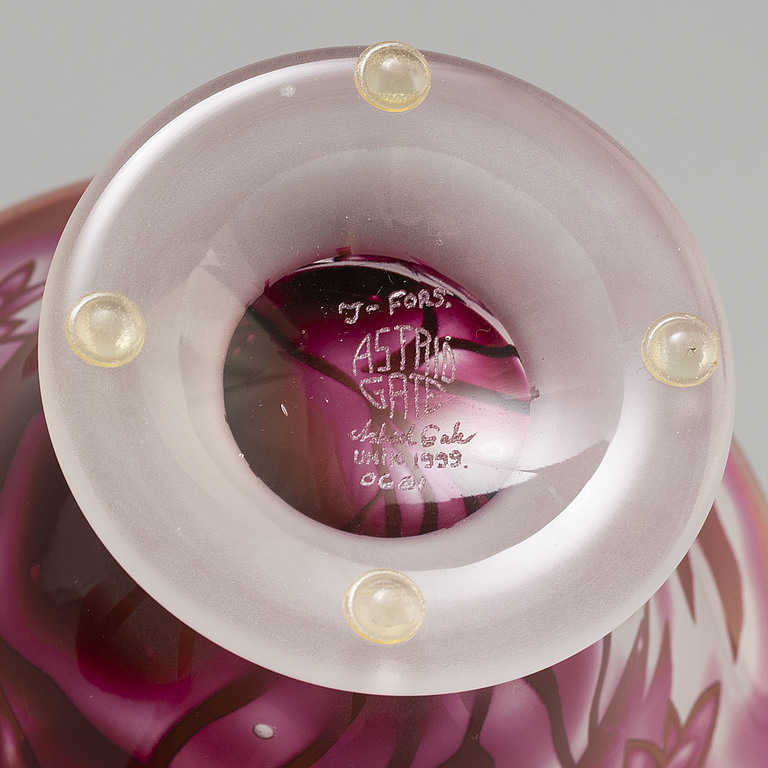 ASTRID GATE, a unique glass vase from Johansfors, 1999. - Bukowskis