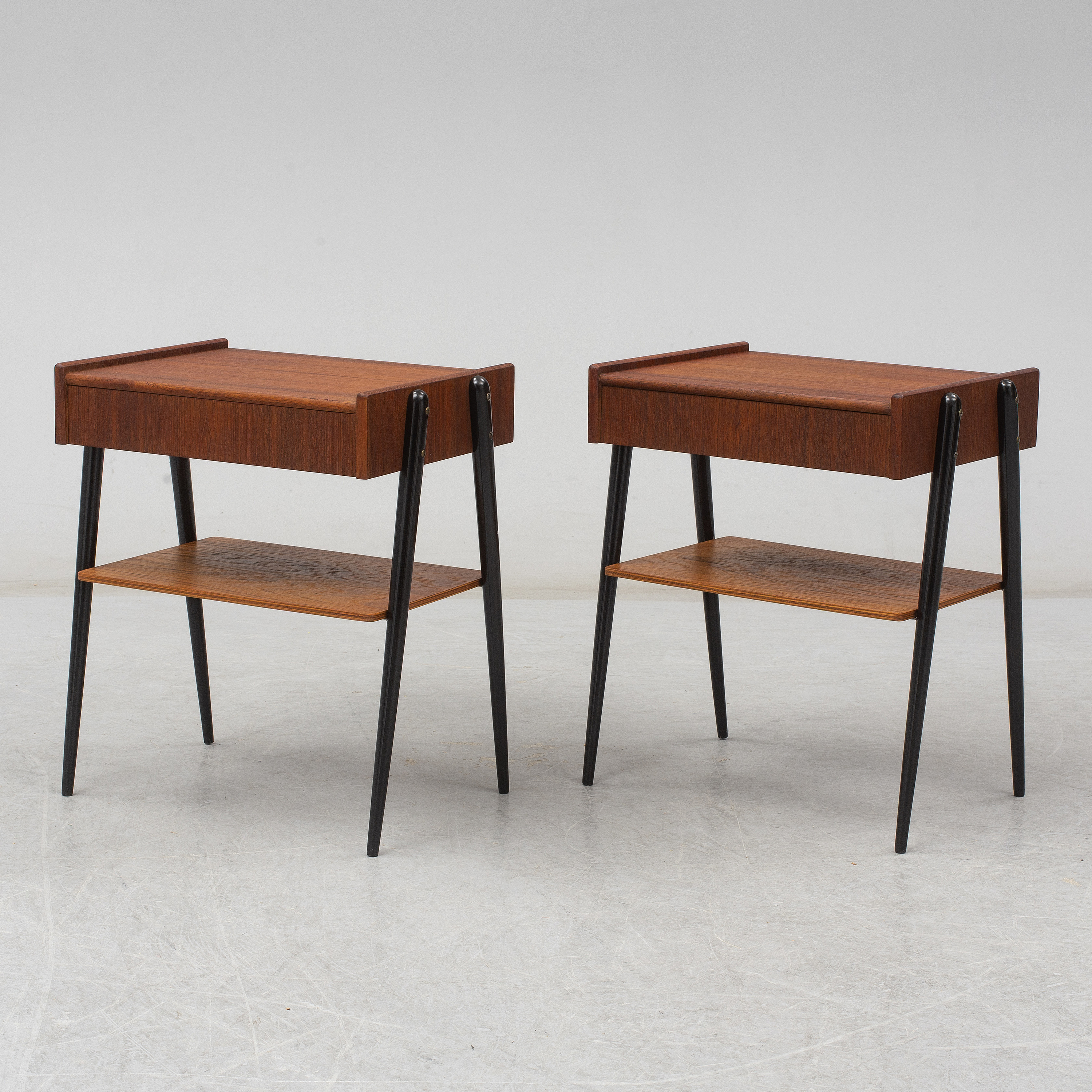 A pair of 1950s bedside tables. - Bukowskis