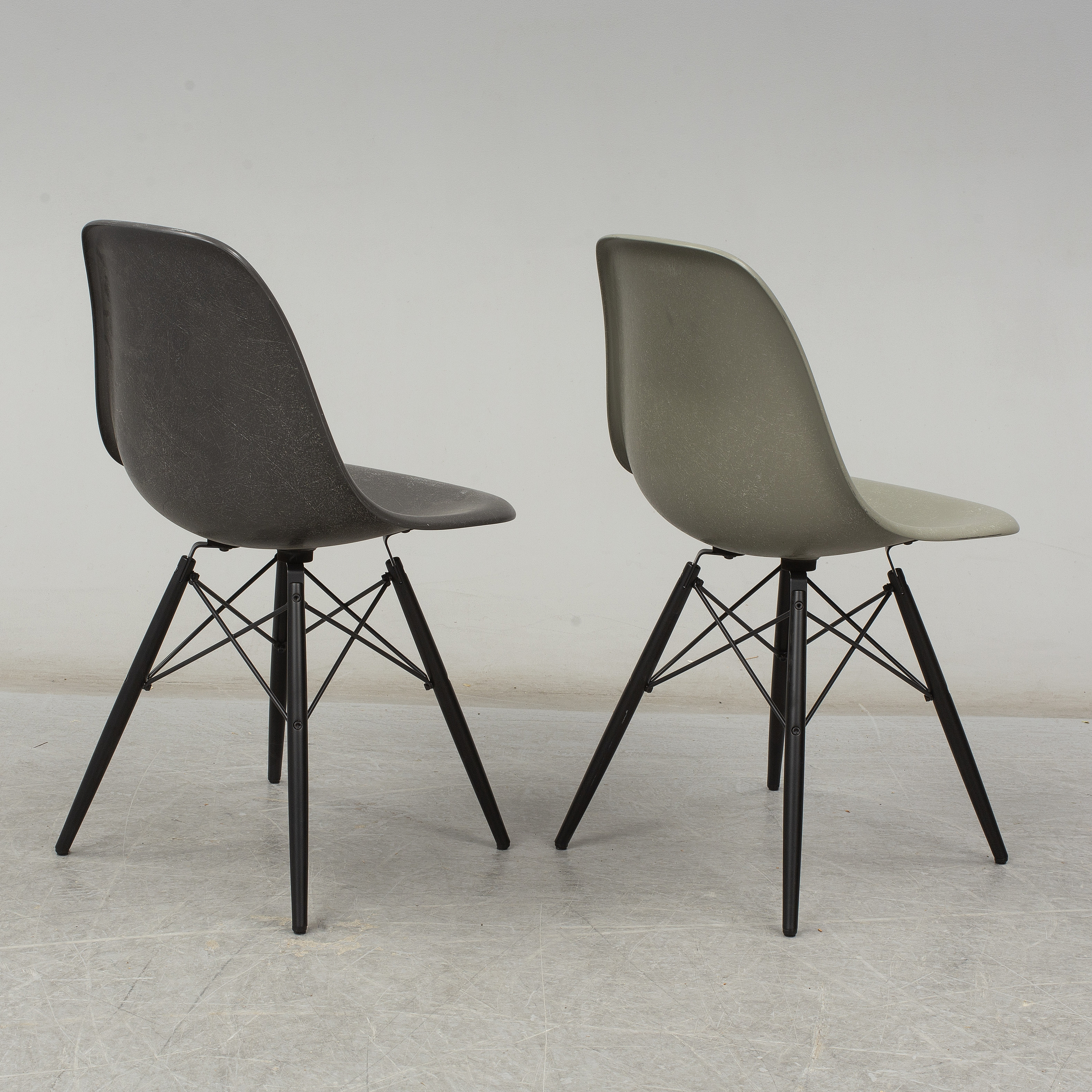 CHARLES & RAY EAMES, stolar, 2 st, "DSW", Vitra, 2018. - Bukowskis