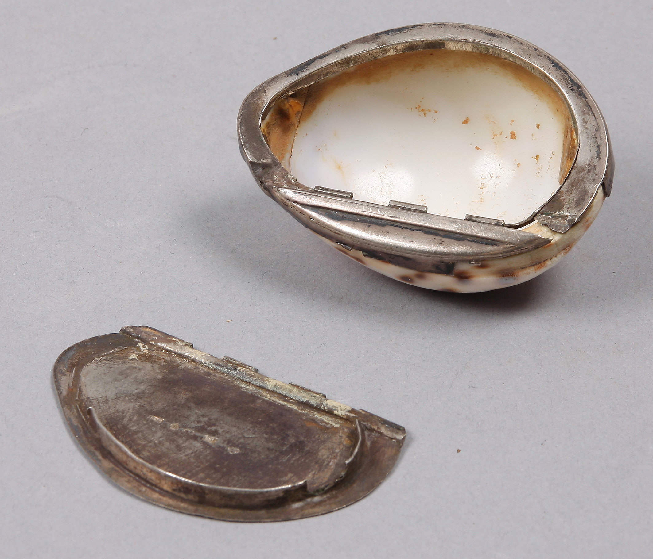 DOSA, silver och snäcka. Johan Petter Tullgren Kristinehamn 1857 ...