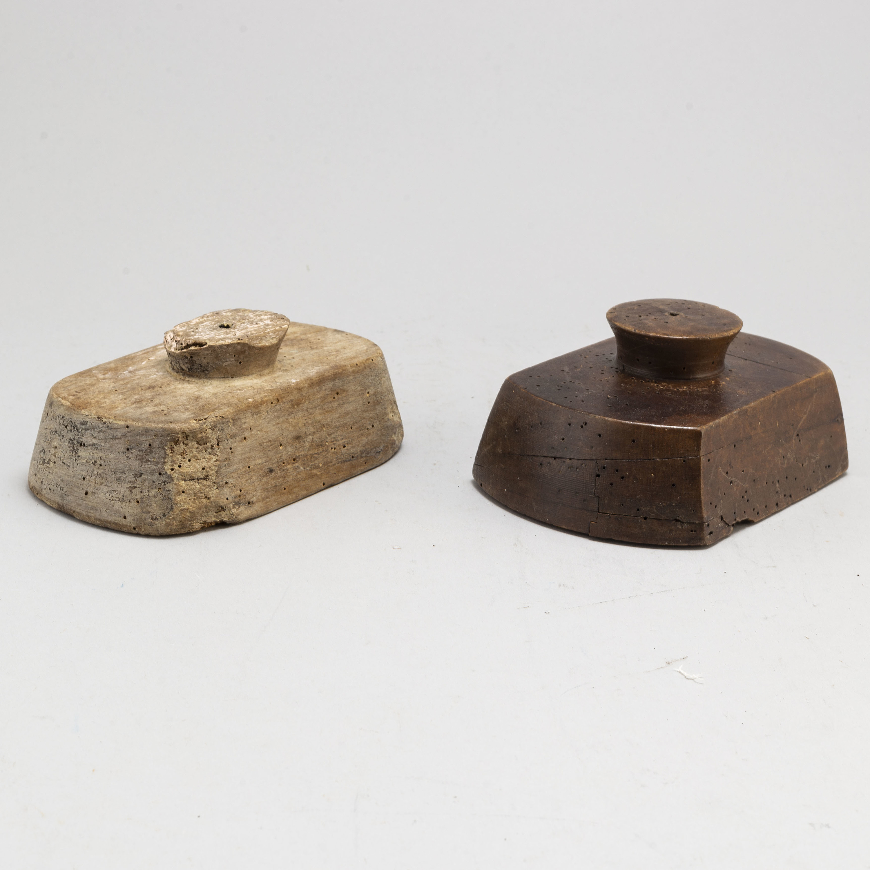 Two 19th century wooden moulds. - Bukowskis