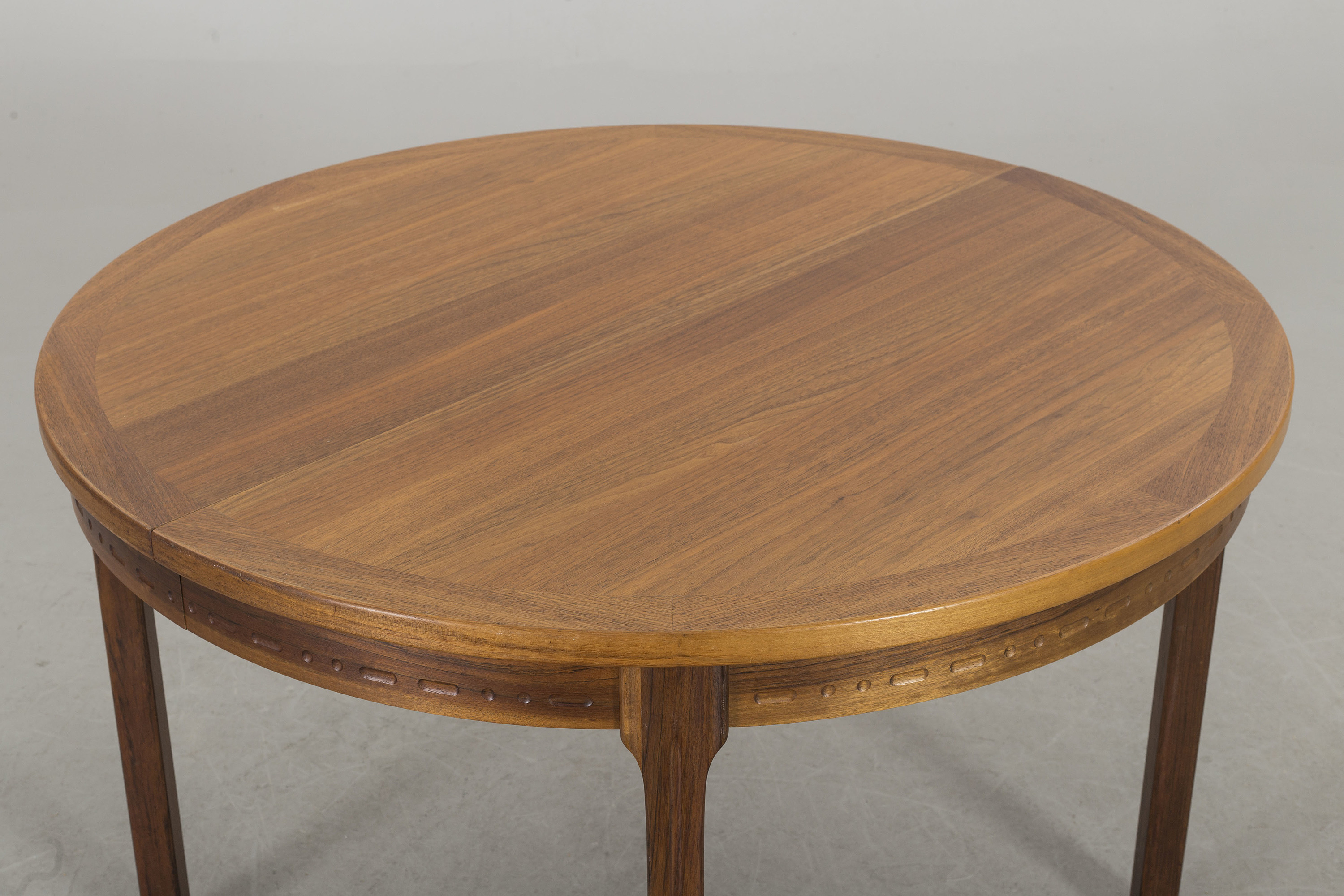 A Nils Jonsson dining table. - Bukowskis