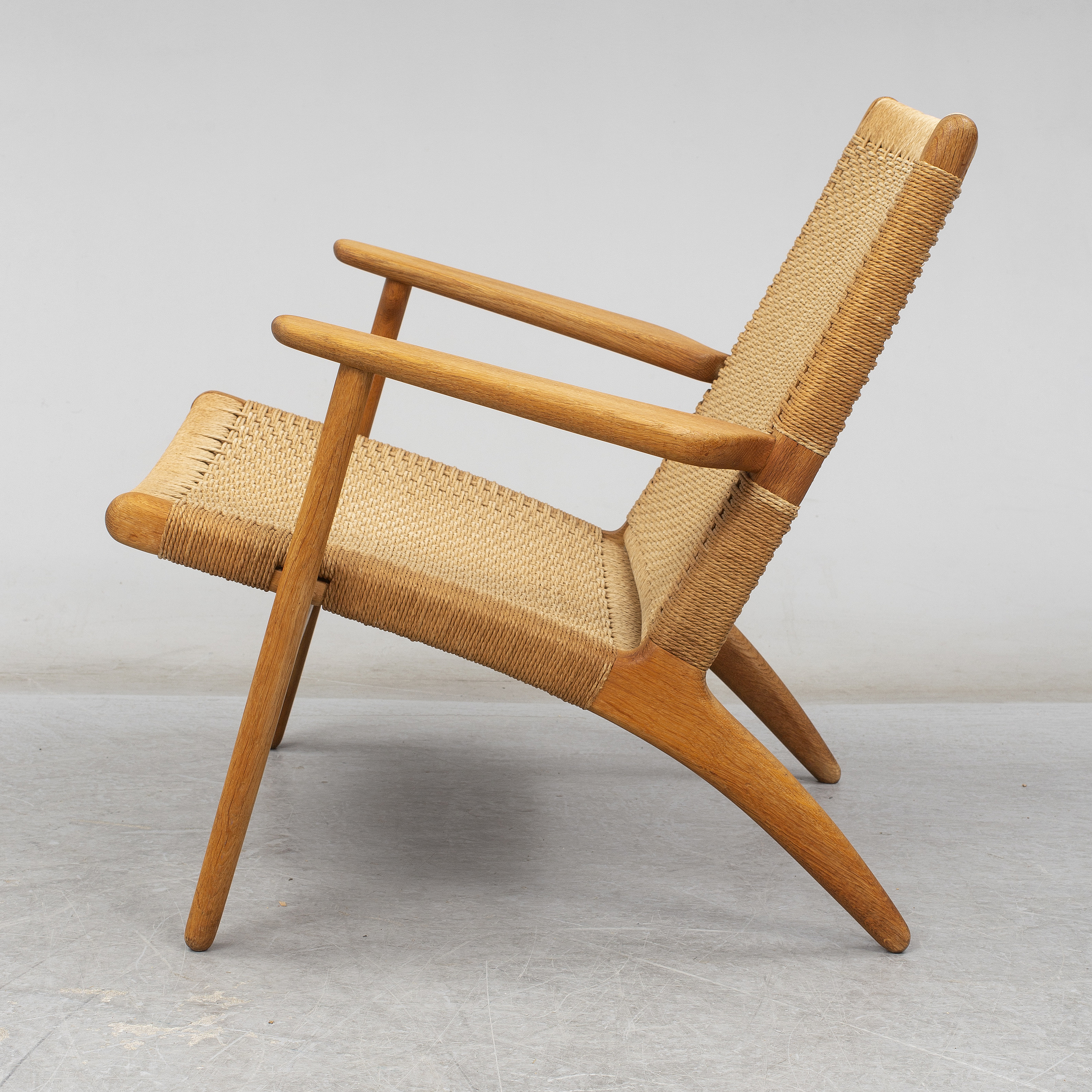 HANS J WEGNER, fåtölj "CH-25", Carl Hansen & Søn, Danmark. - Bukowskis