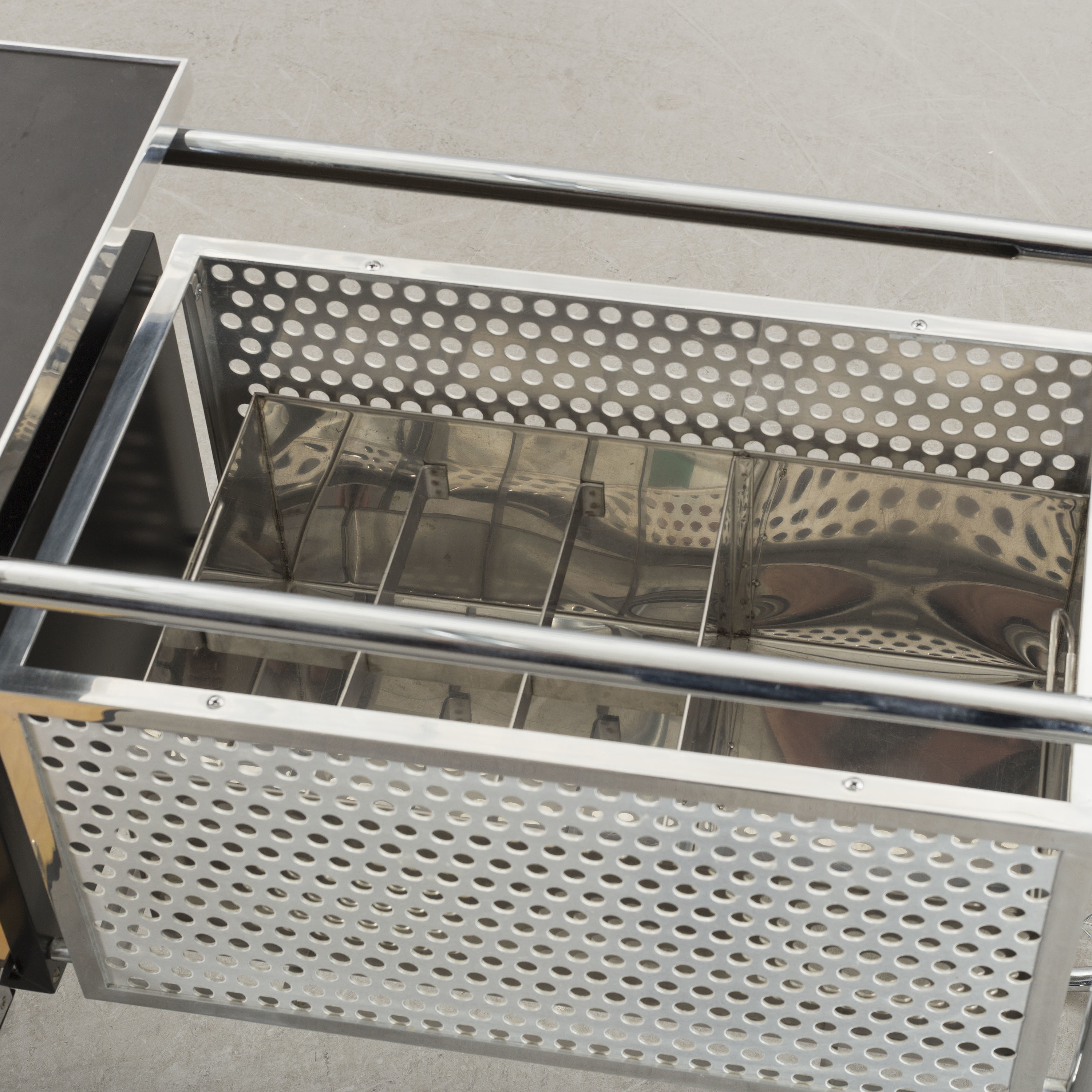 ALFRED ROTH - COCKTALVAGN / BARVAGN, formgiven 1932/34. Frammställd ca ...