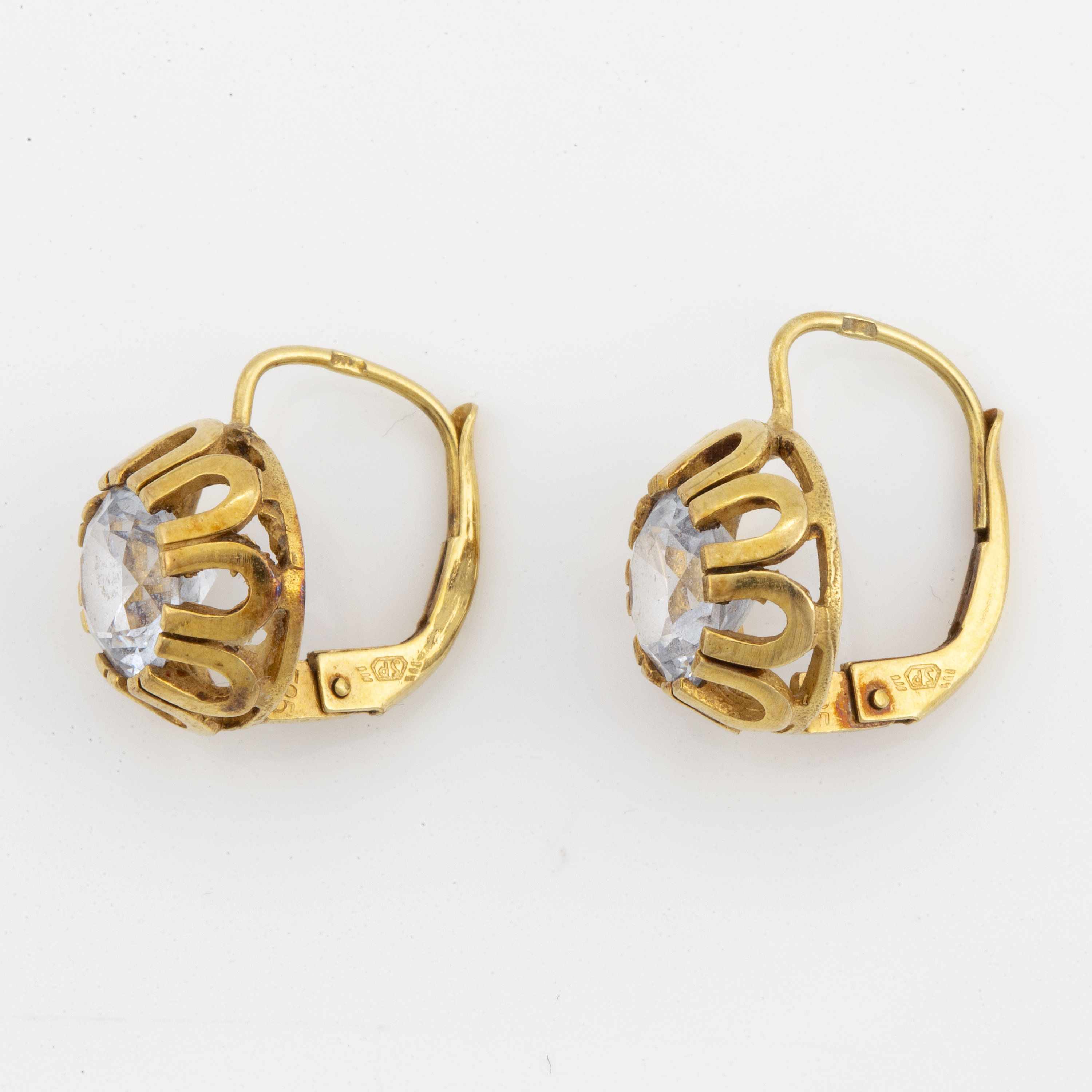 14K gold and synthetic white spinel earrings. - Bukowskis